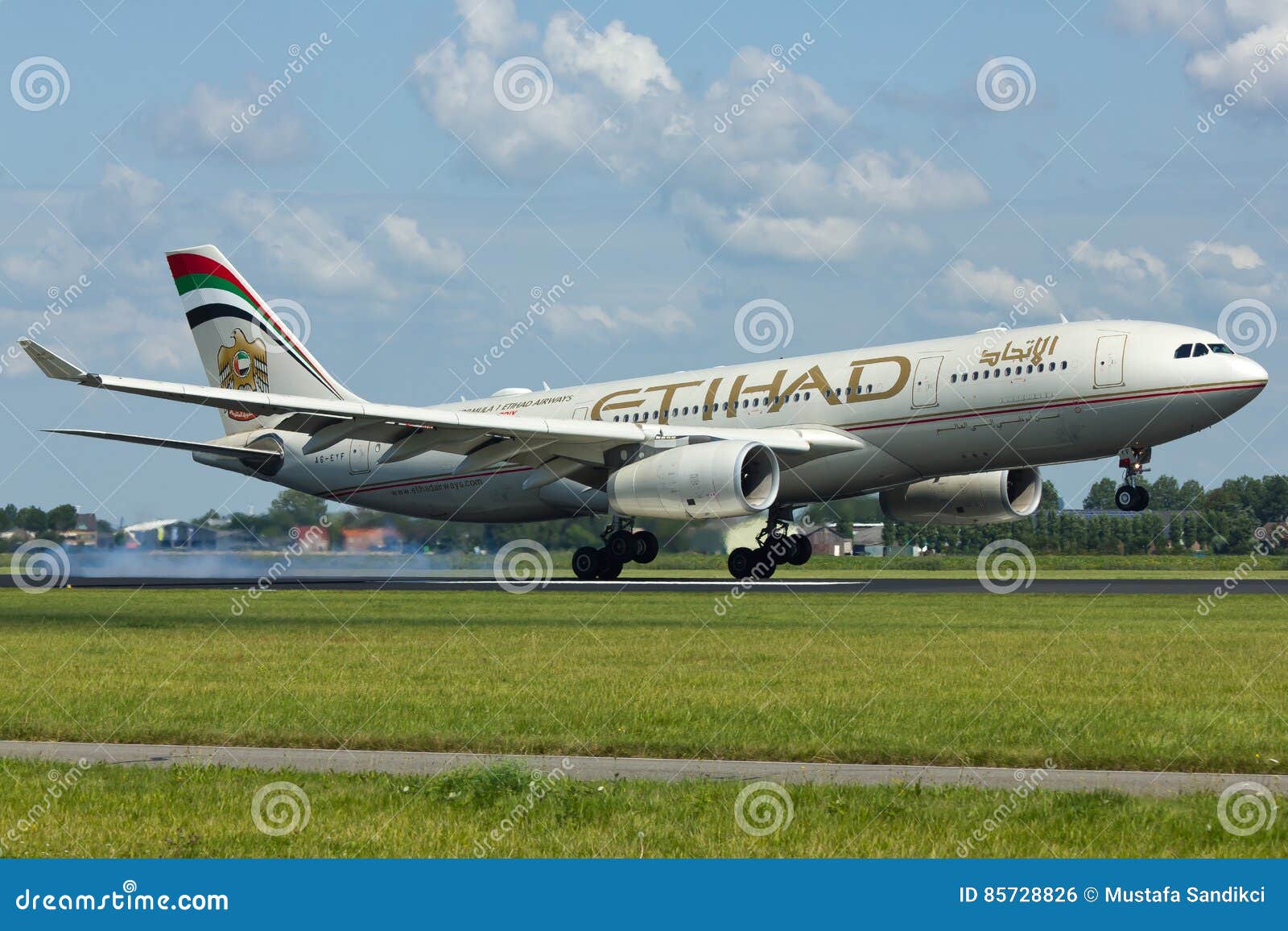 Aereo Di Etihad Airways Airbus A330 Fotografia Editoriale - Immagine di ...