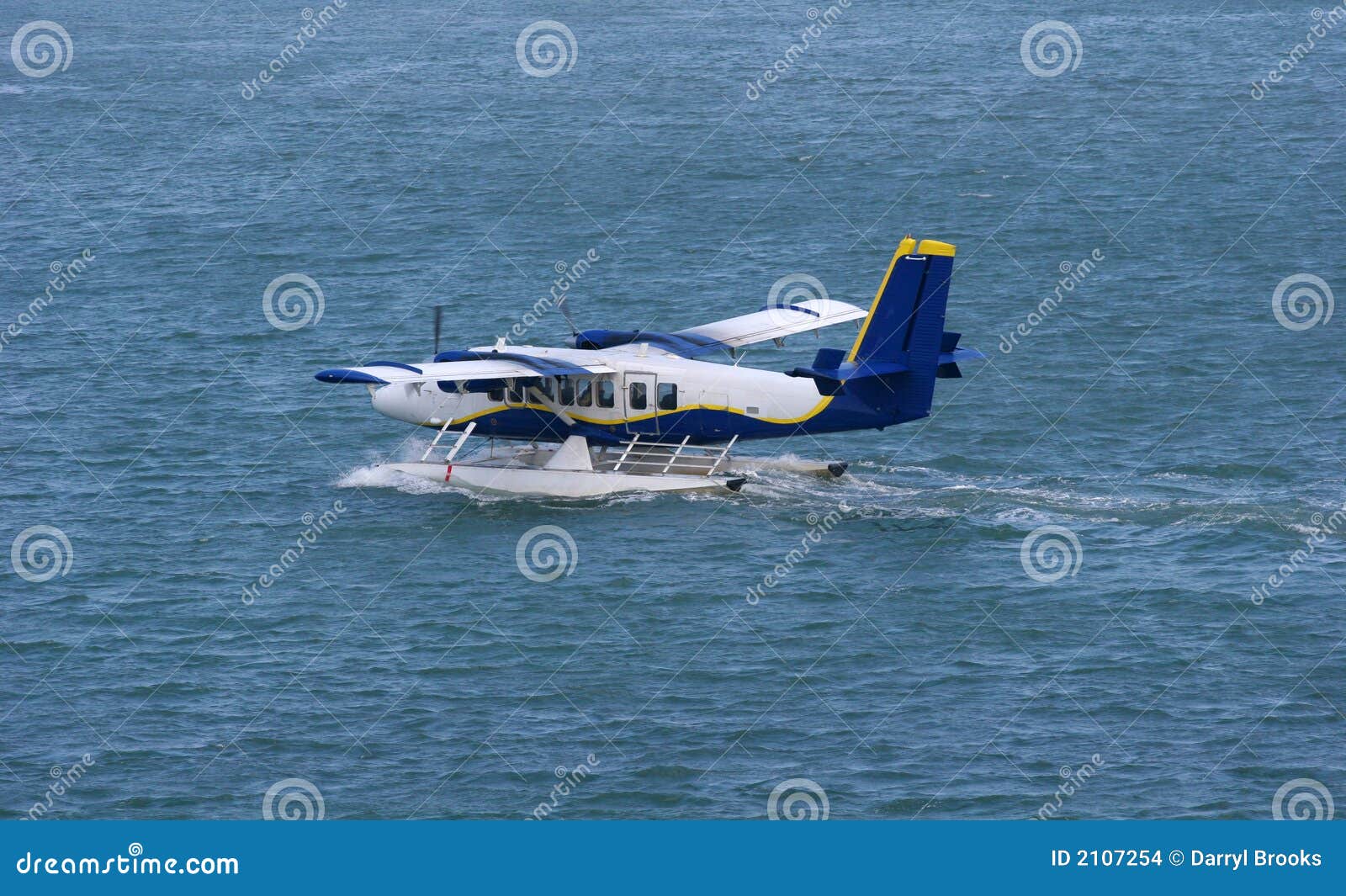 Aereo di mare fotografia stock. Immagine di oceano, idrovolante - 2107254