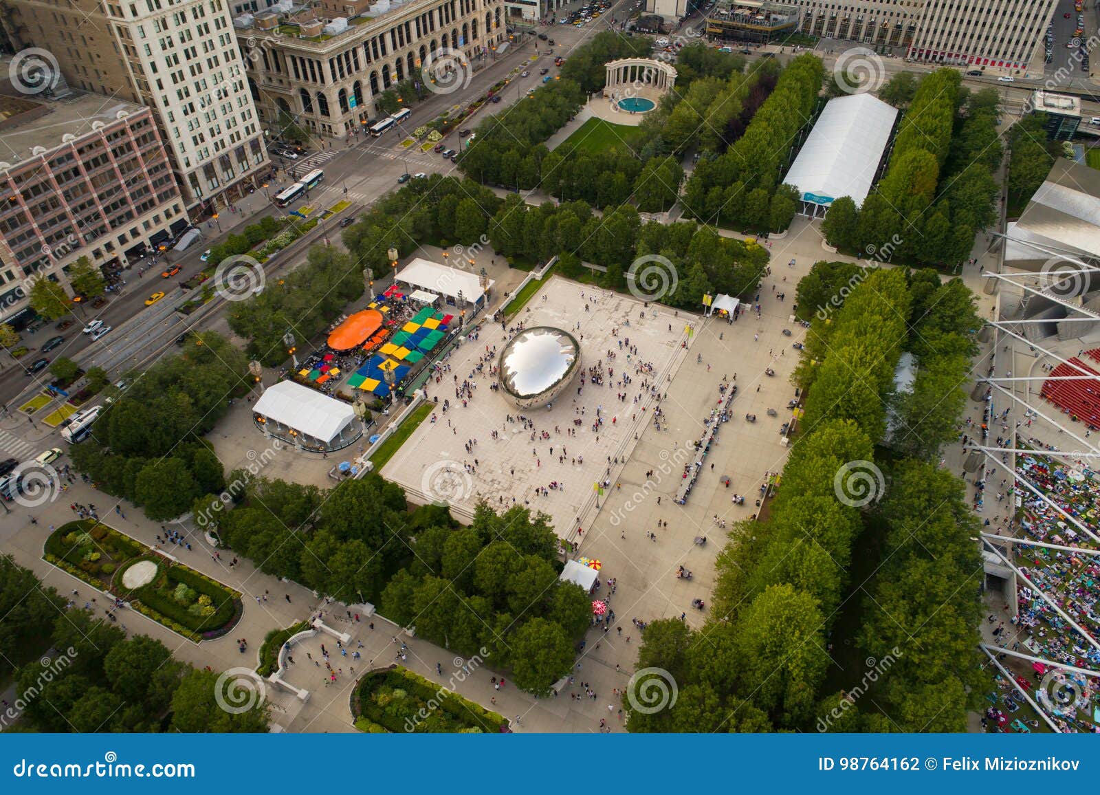 Aerial Cloud Gate Chicago editorial photography. Image of people - 98764162
