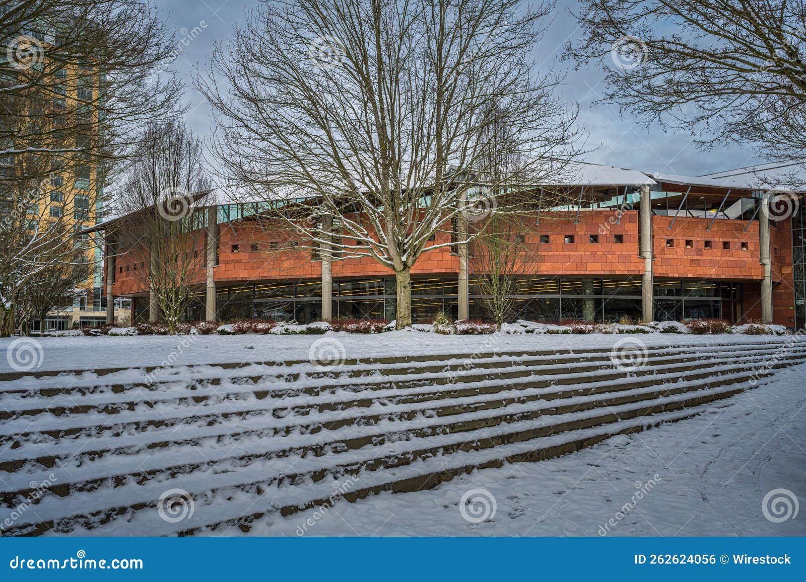 Aerial View of Washington Library Building Facade in Bellevue Editorial ...