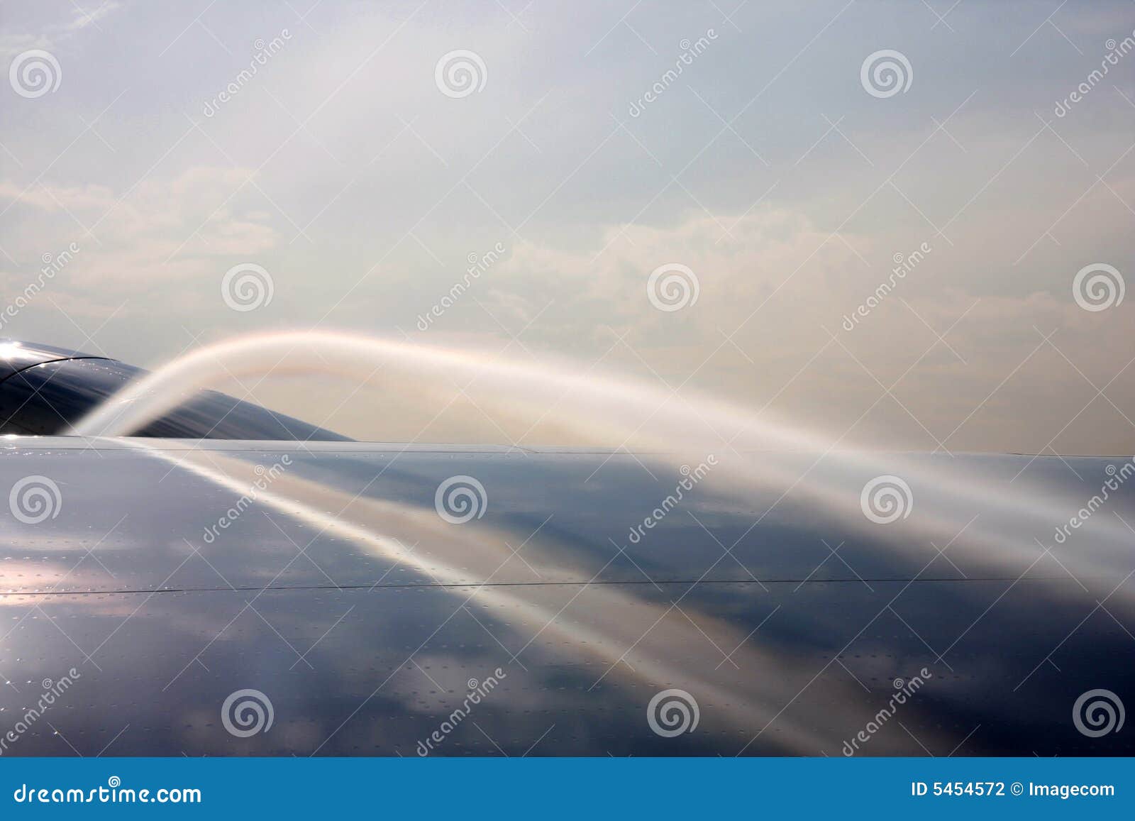 Aerodynamisch stockfoto. Bild von himmel, antenne, schön - 5454572