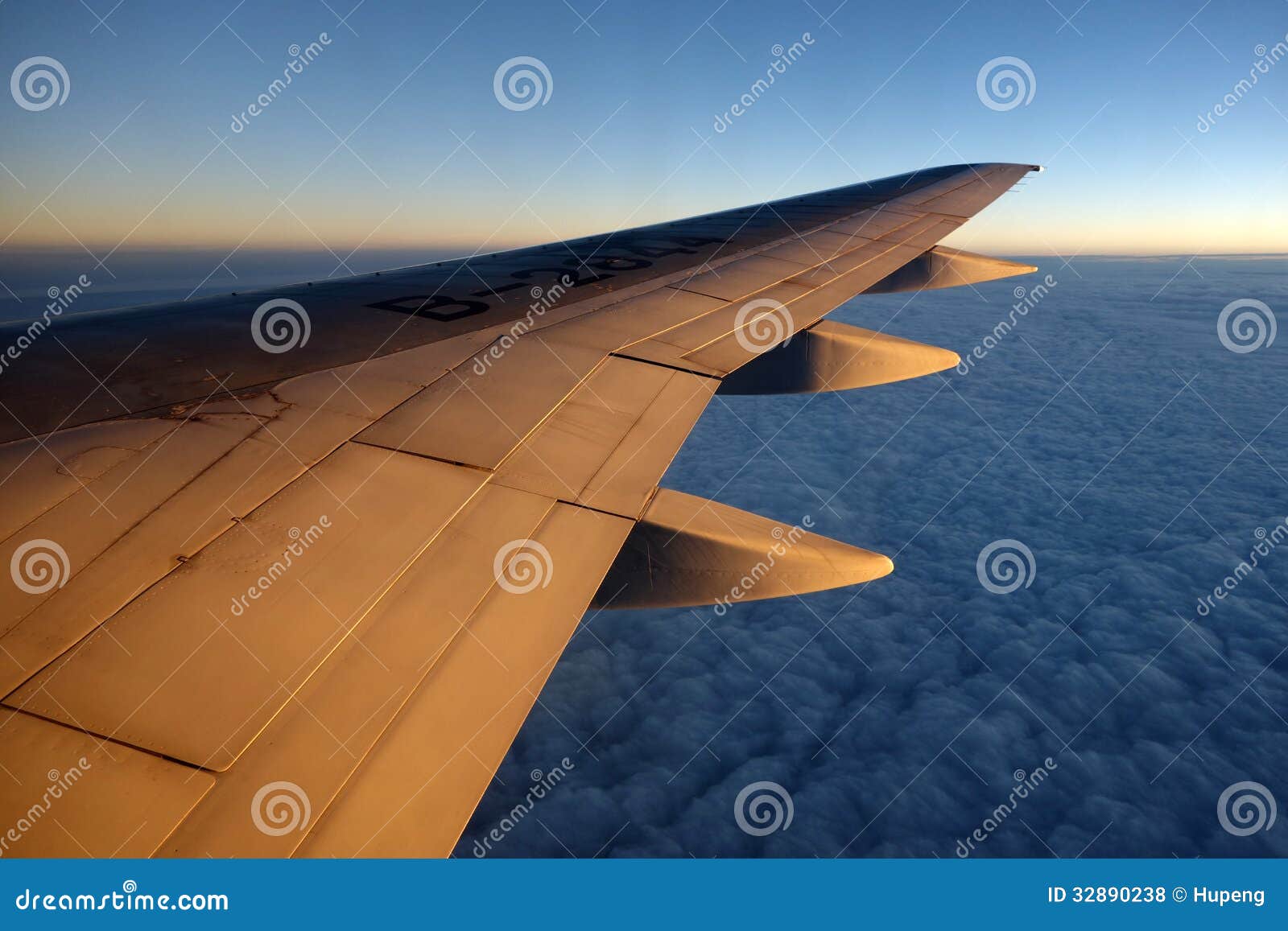 Aeroplane wing stock photo. Image of beginning, clouds - 32890238