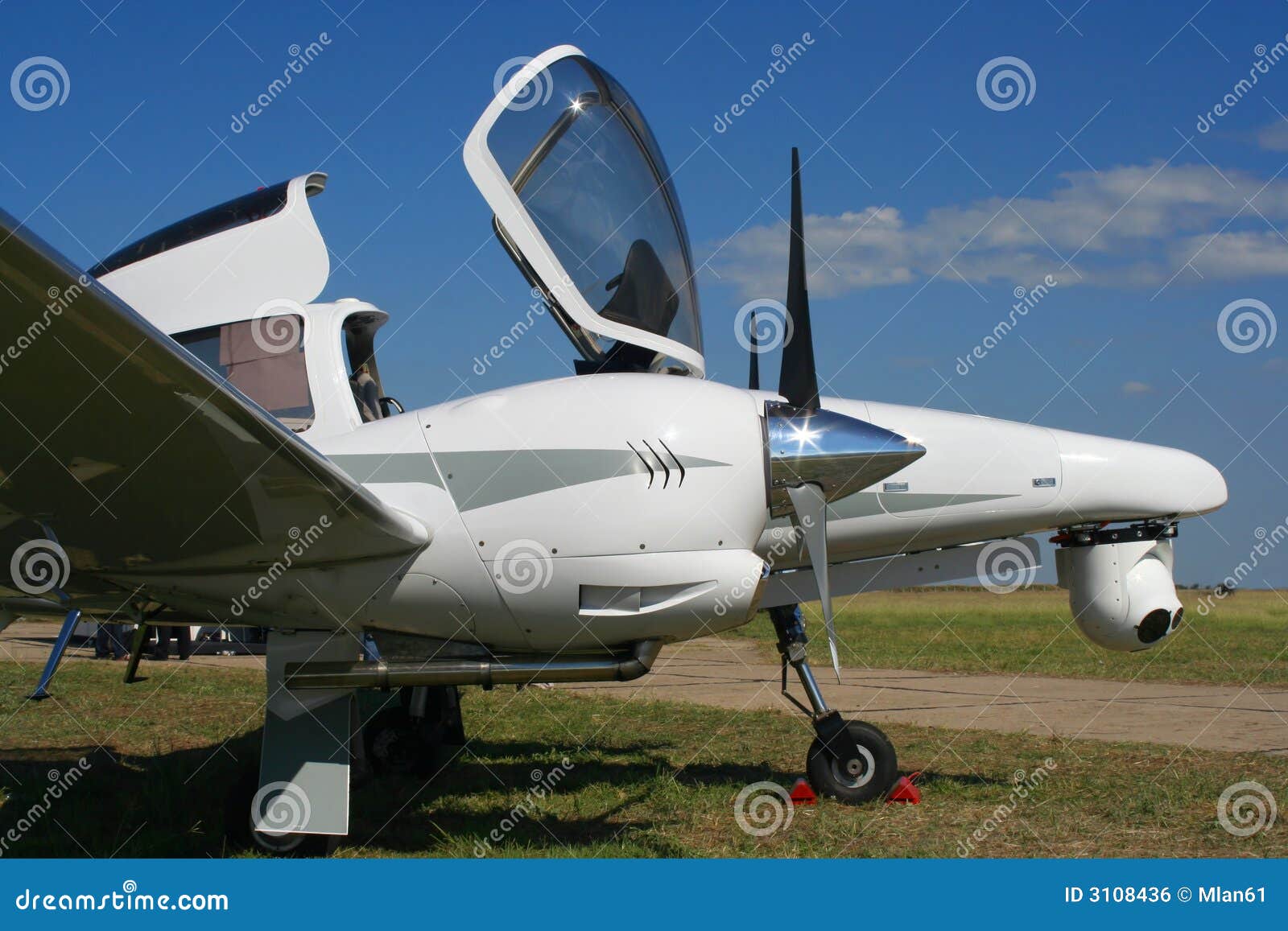 Aeroplano Con La Carlinga Abierta Foto de archivo - Imagen de blanco ...