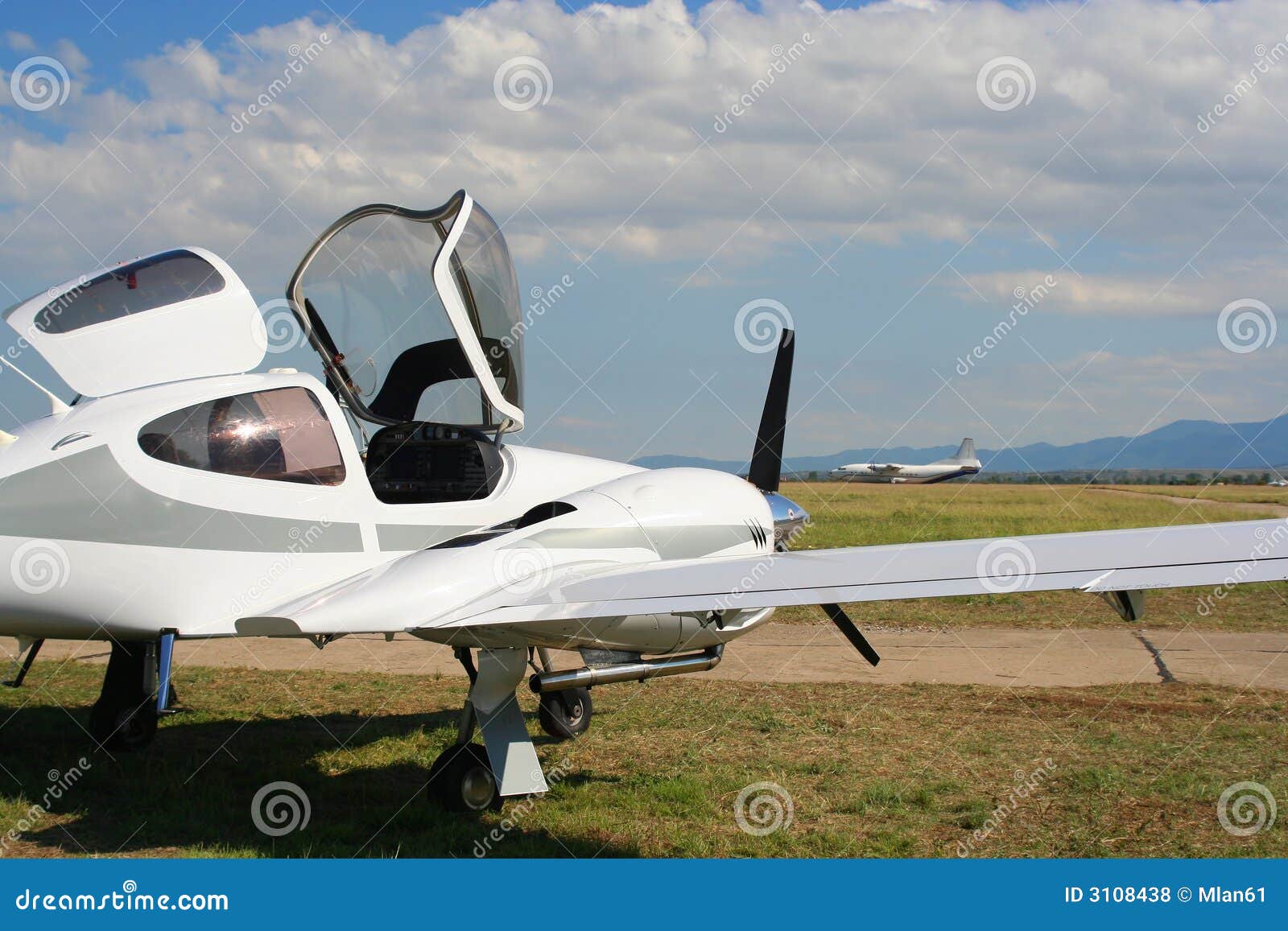 Aeroplano Con La Carlinga Abierta Foto de archivo - Imagen de aeroplano ...