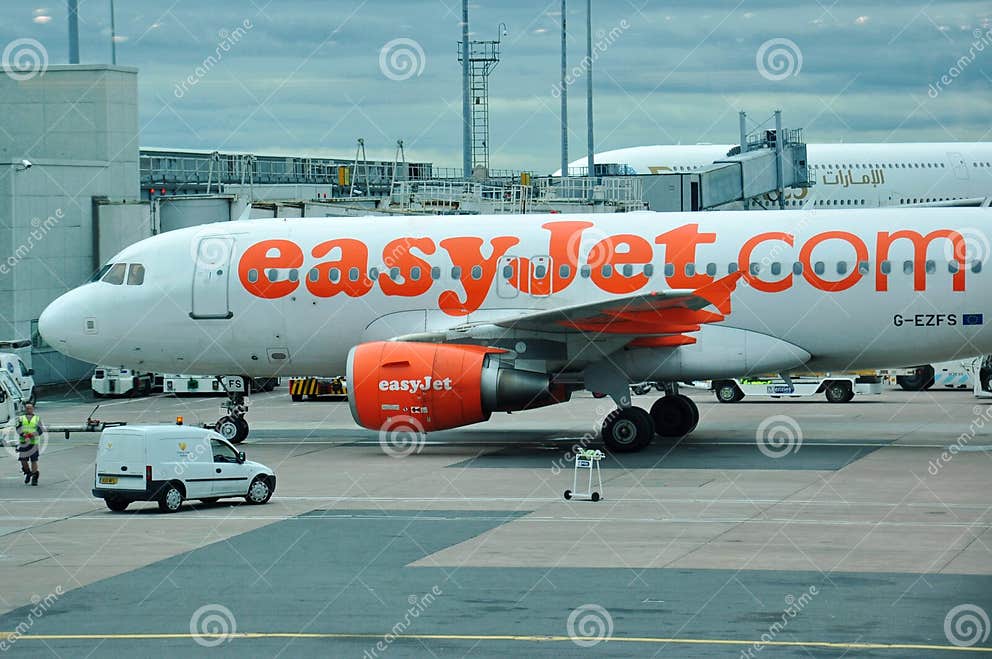 Aeroplano de EasyJet a-319 fotografía editorial. Imagen de muestra ...