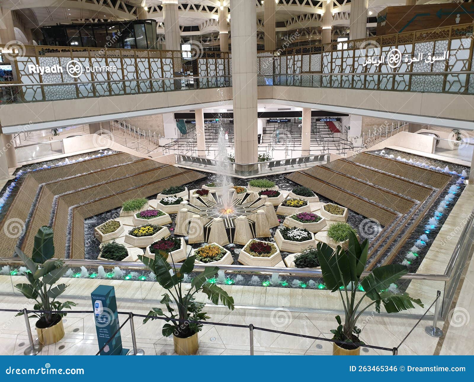 Aeropuerto de riyadh foto editorial. Imagen de internacional - 263465346