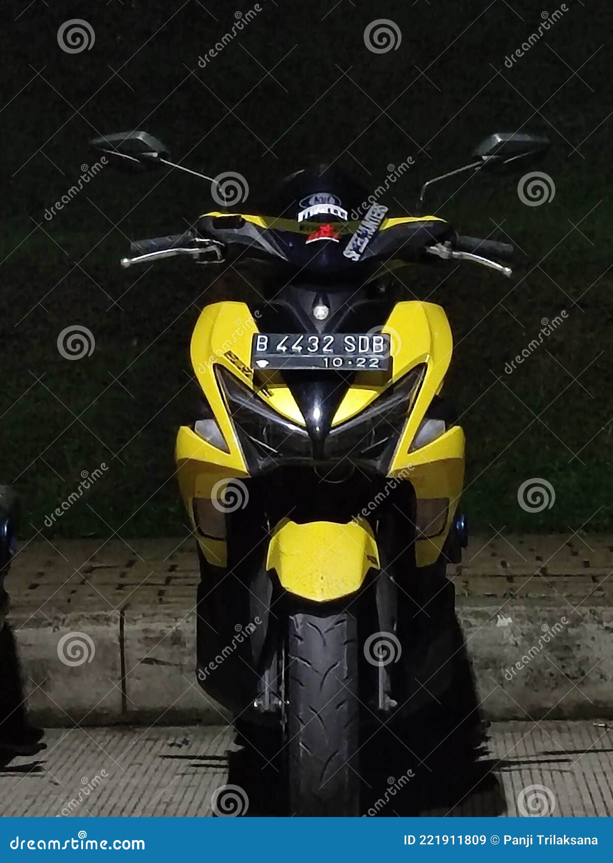 Aerox editorial stock image. Image of yellow, screenshot - 221911809