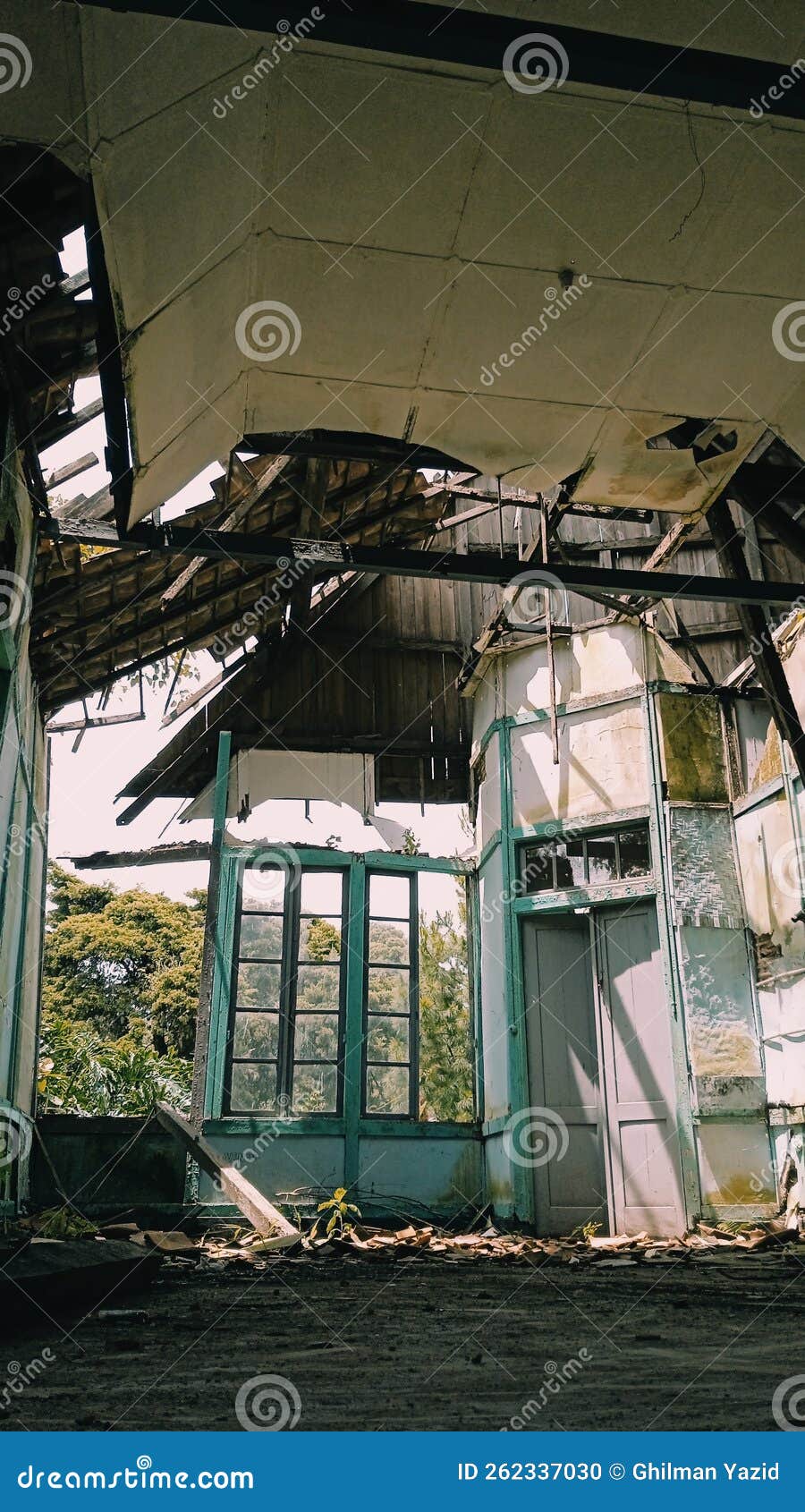 Aesthetic Abandoned House Ruins Indoor Stock Photo - Image of ruins ...