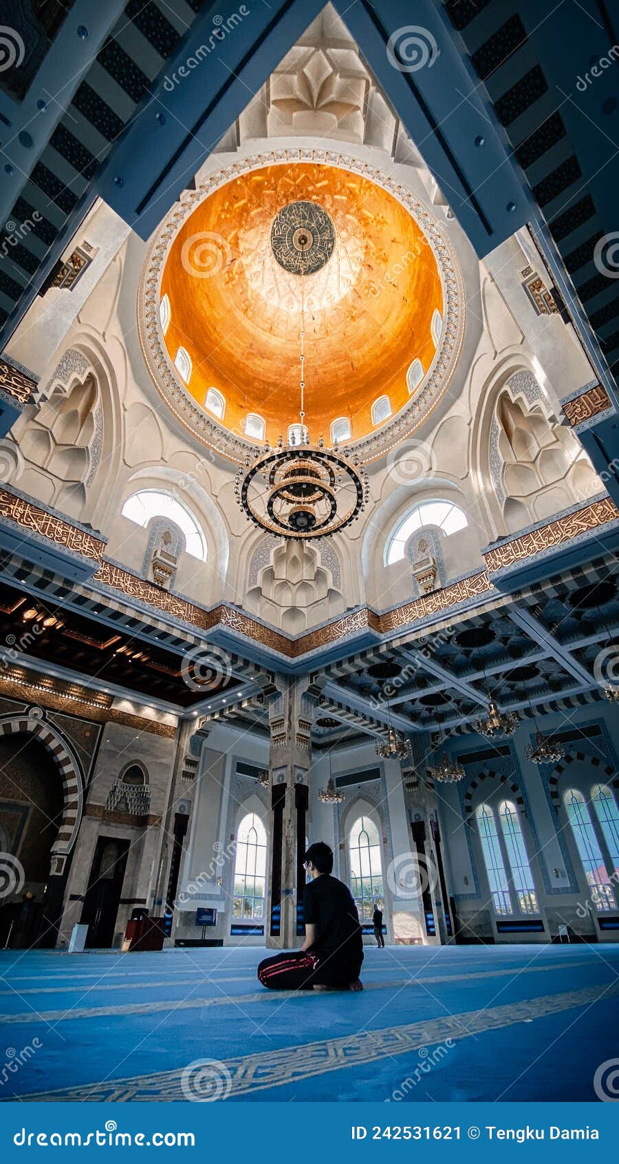 Aesthetic Interior of Mosque Editorial Photo - Image of church ...