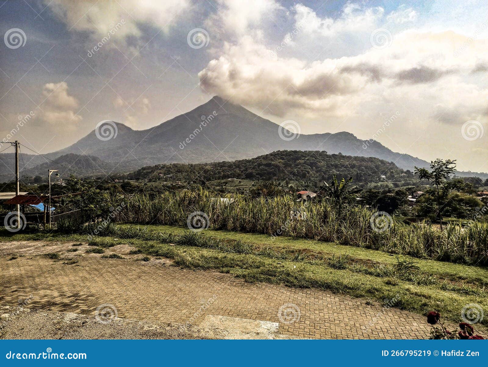 This is a Aesthetic Photo of Arjuno Mountain Stock Image - Image of ...