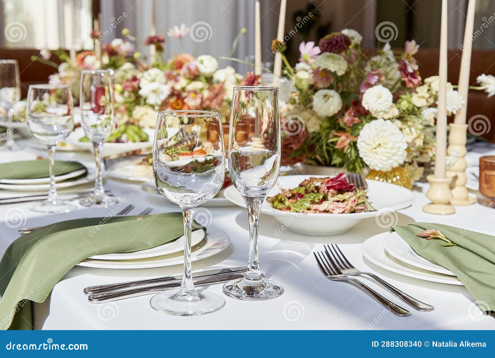 Aesthetic Table Setting with Candles and Flowers Decorations ...