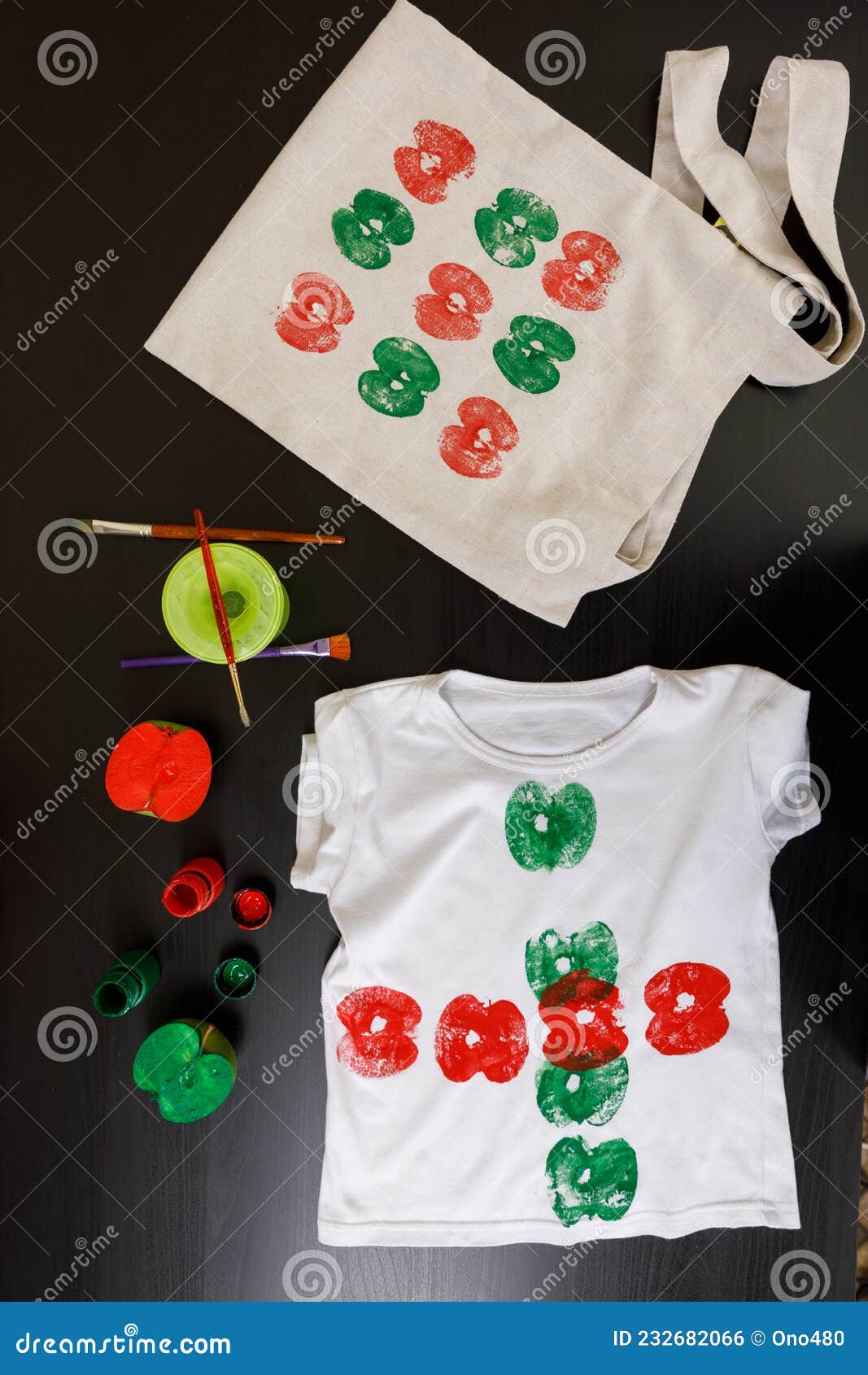 Afdrukken Van Stempels. Handgemaakt Met Exclusieve Afdruk Op Kleding ... Afdrukken Van Stempels. Handgemaakt Met Exclusieve Afdruk Op Kleding ...