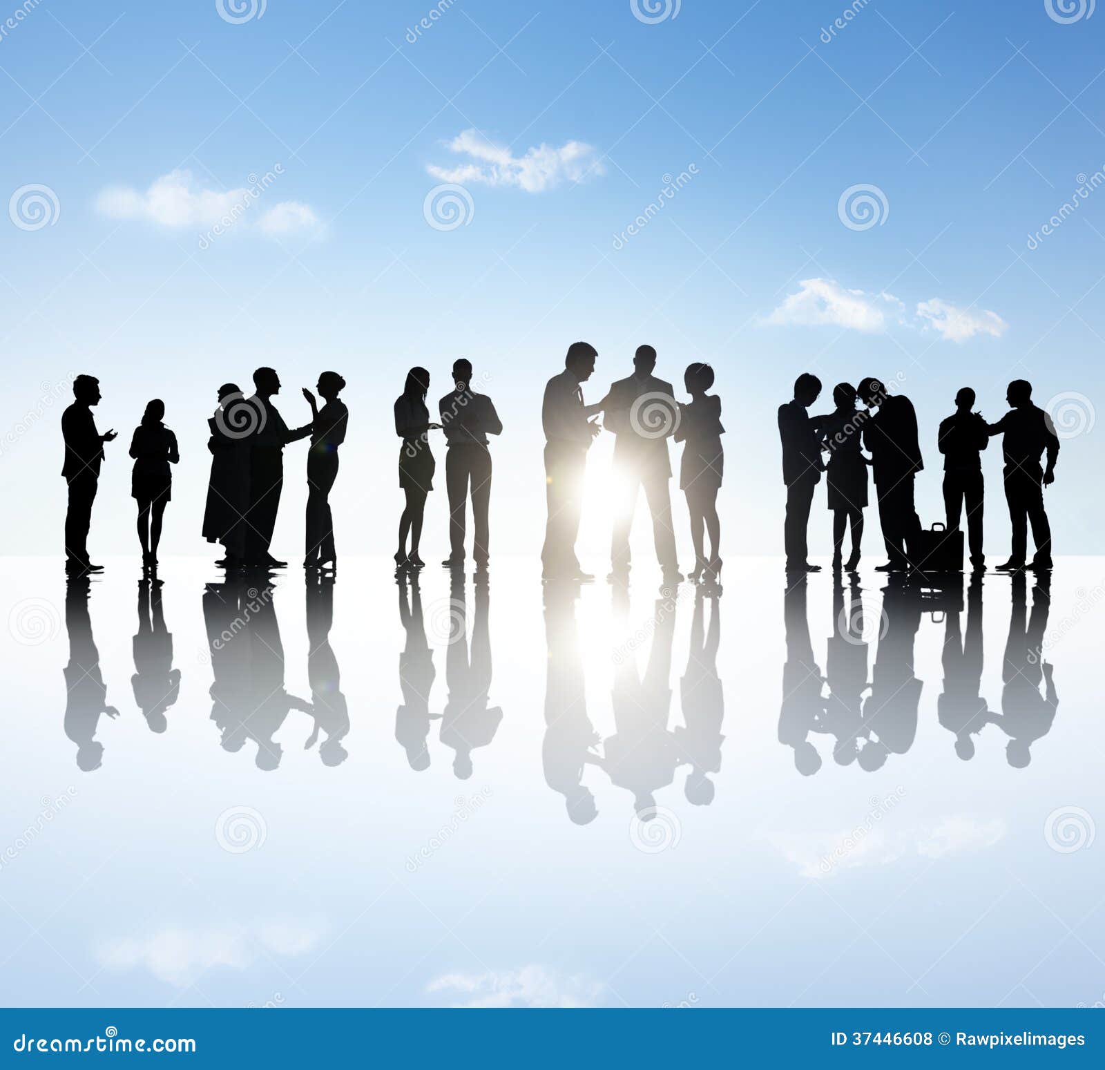 Affärsfolk Som Har Gruppdiskussion Arkivfoto - Bild av vuxen, affärsman ...