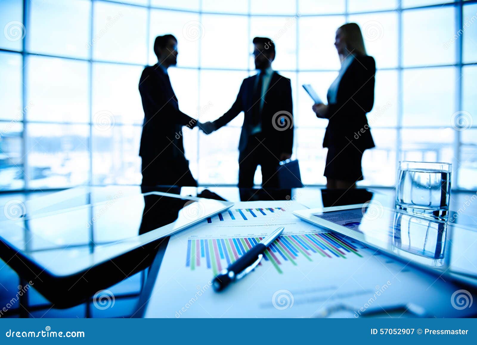 Affare di affari immagine stock. Immagine di femmina - 57052907