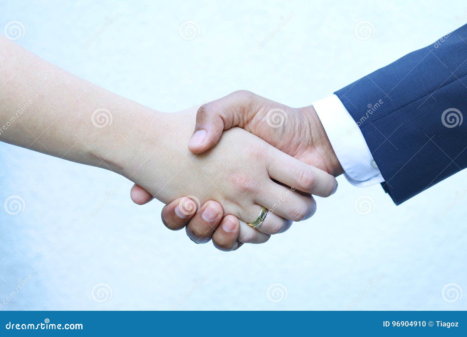 Affare Di Chiusura - Stringere Le Mani Fotografia Stock - Immagine di ...