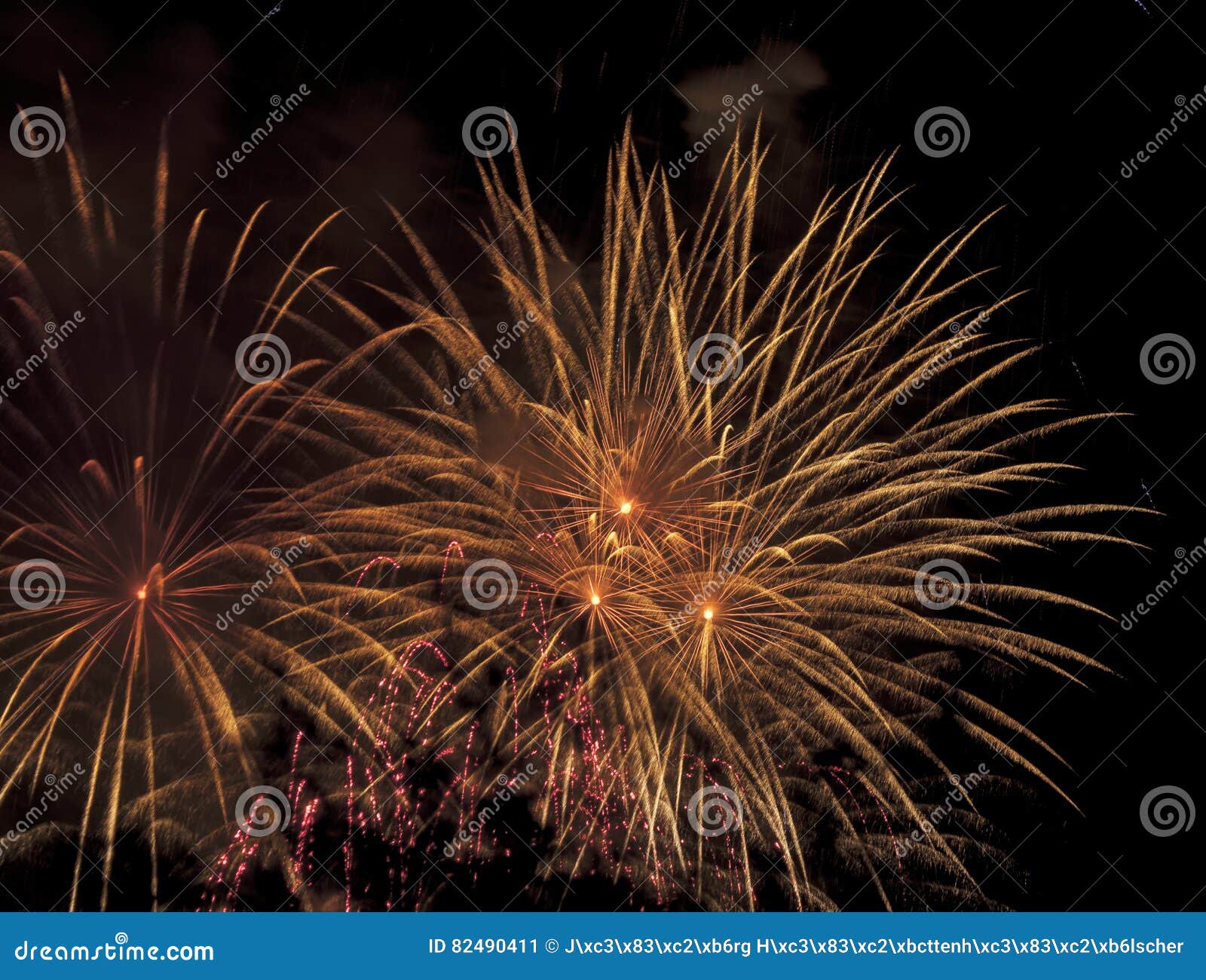 Affichage De La Pyrotechnie Image stock - Image du fête, incendie: 82490411