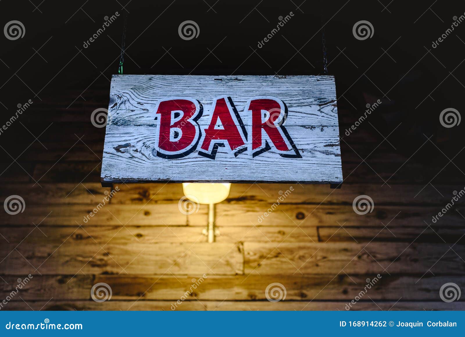 Afiche Con La Palabra BAR En Madera Foto de archivo - Imagen de ...