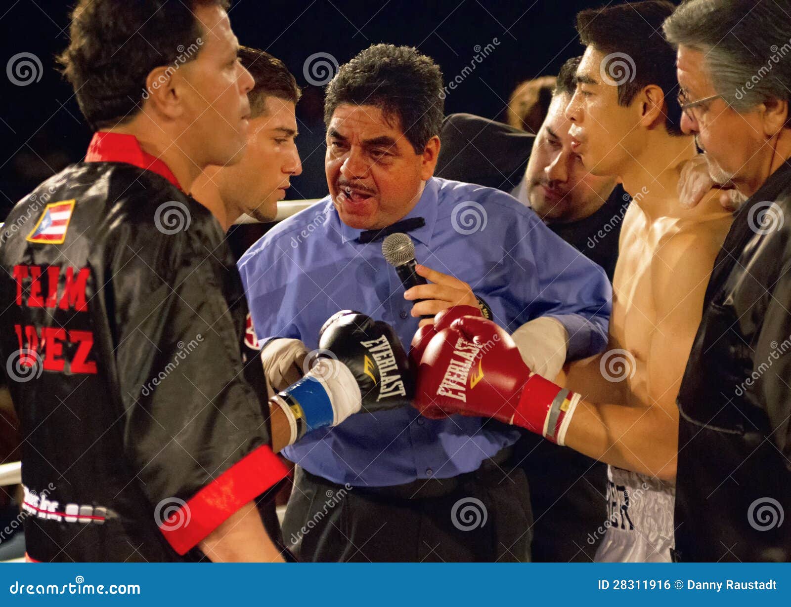 Aficionado Del árbitro Y Boxeo Profesional Foto editorial - Imagen de ...