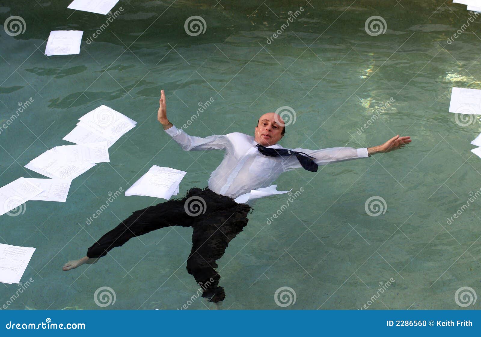 Afogamento no documento foto de stock. Imagem de dissipador - 2286560