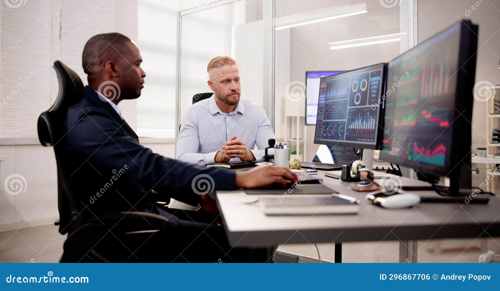 African American Data Analyst Stock Photo - Image of plan, office ...