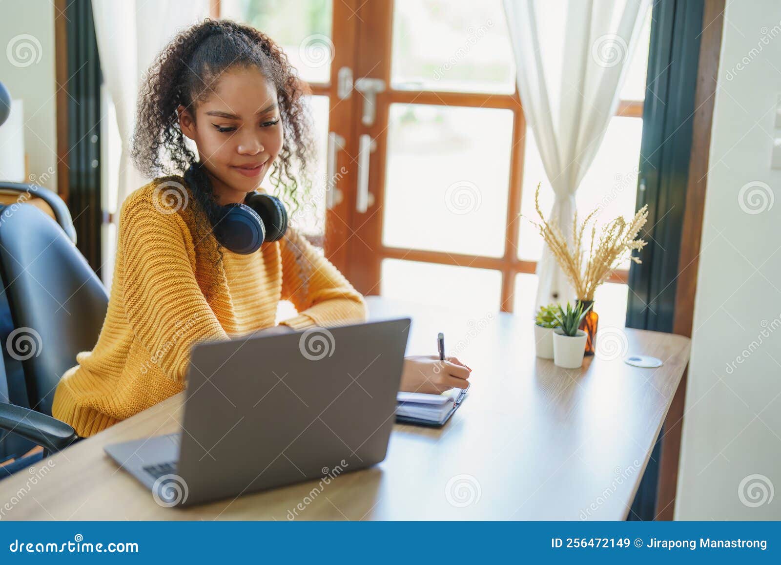 African Americans Using Notebooks, Pens To Take Notes and Computers ...