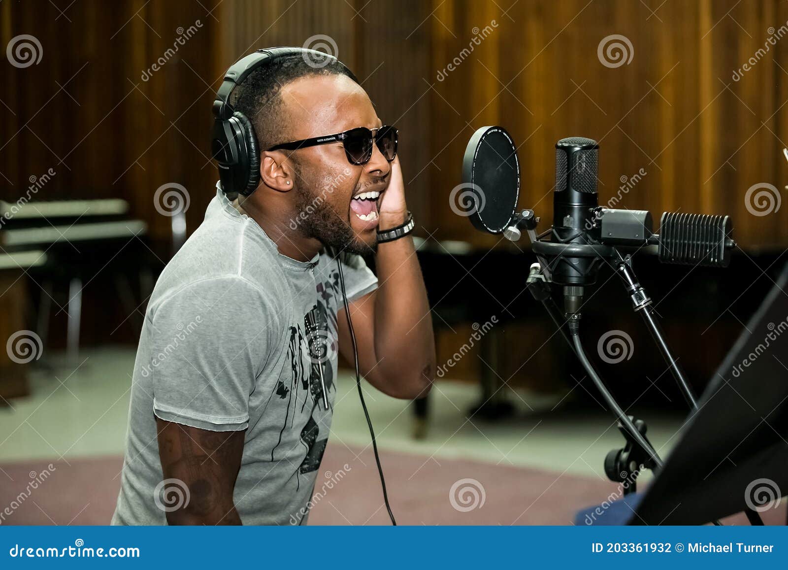 African Artist Vusi Nova, South Africa Singing In A SABC Recording ... African Artist Vusi Nova, South Africa Singing In A SABC Recording ...