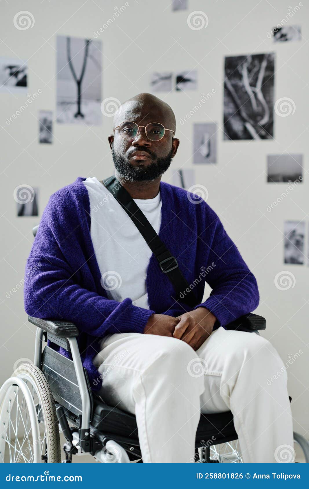 African Man with Disability Visiting Gallery of Modern Art Stock Photo ...