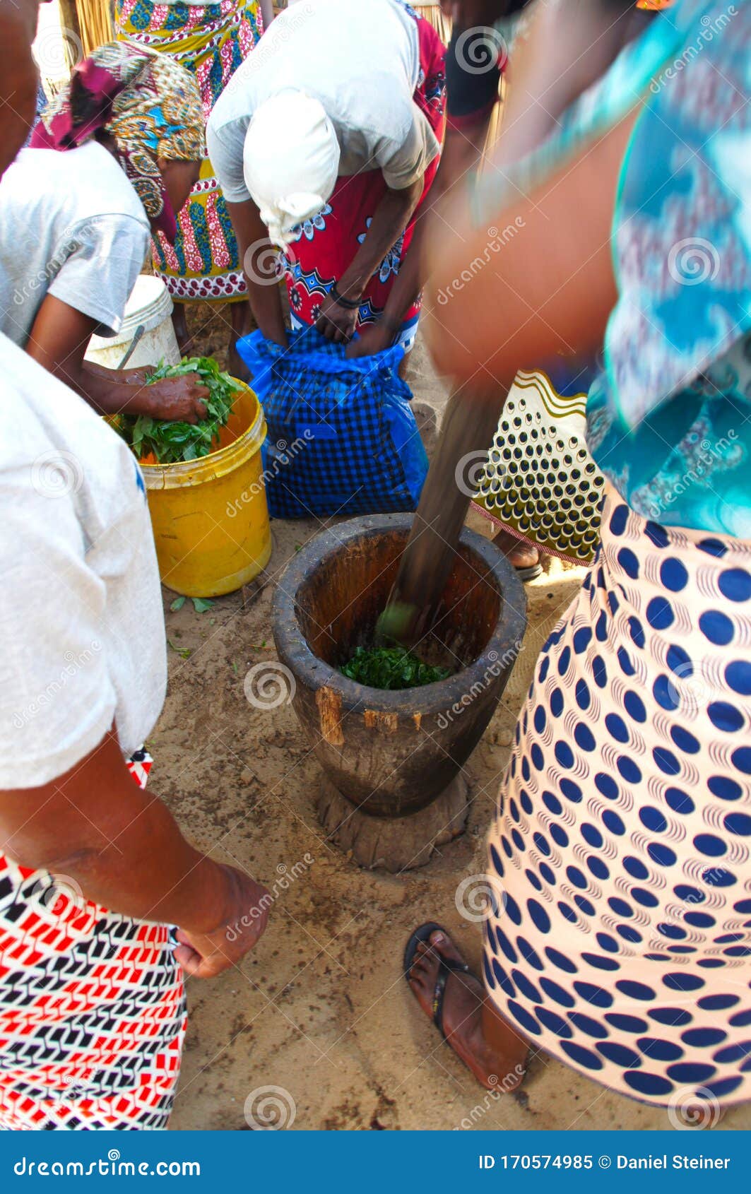 African Women Cooking Matapa Editorial Image - Image of cooking, food ...
