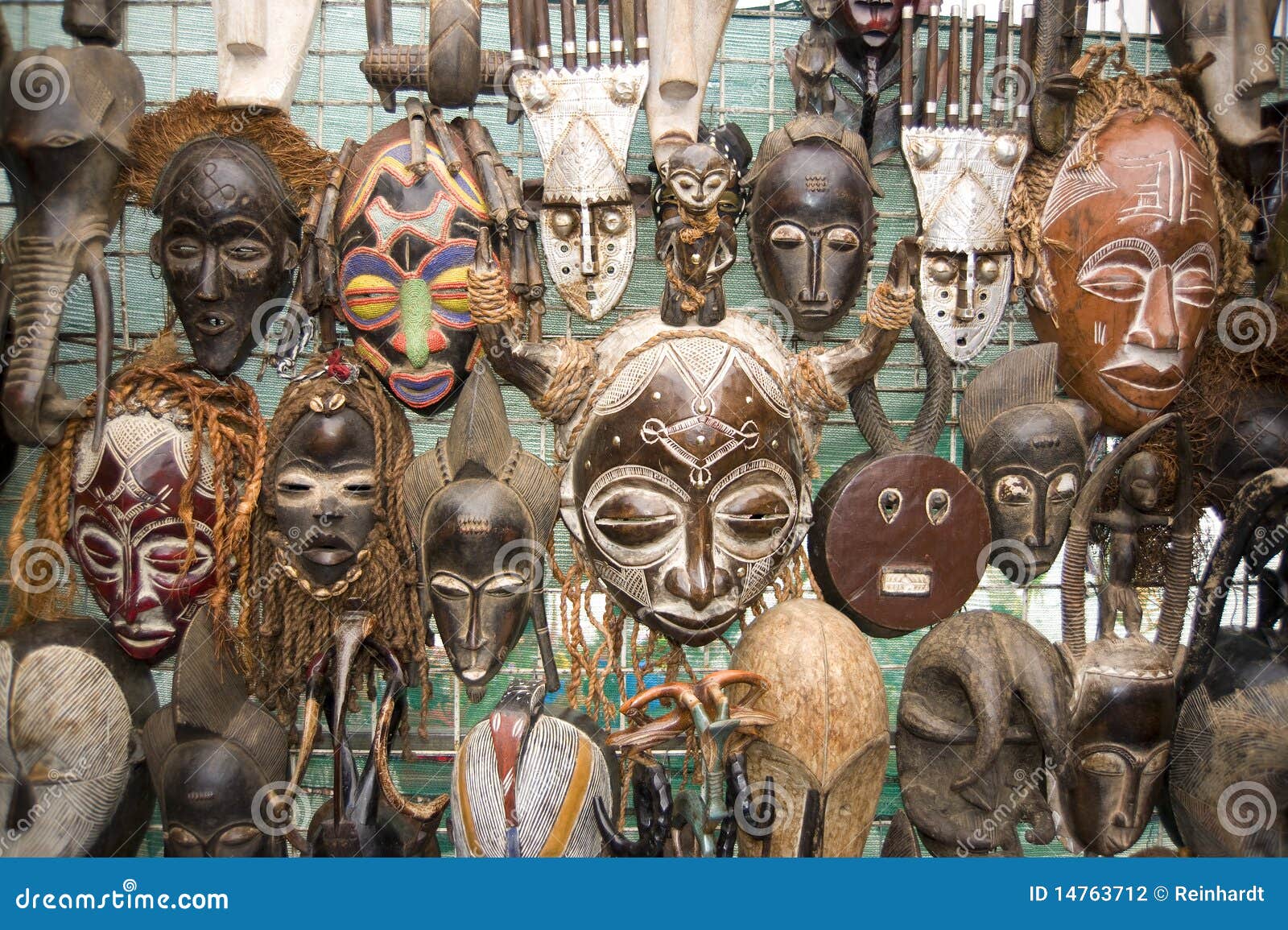 Afrikaanse maskers stock foto. Image of godsdienstig - 14763712