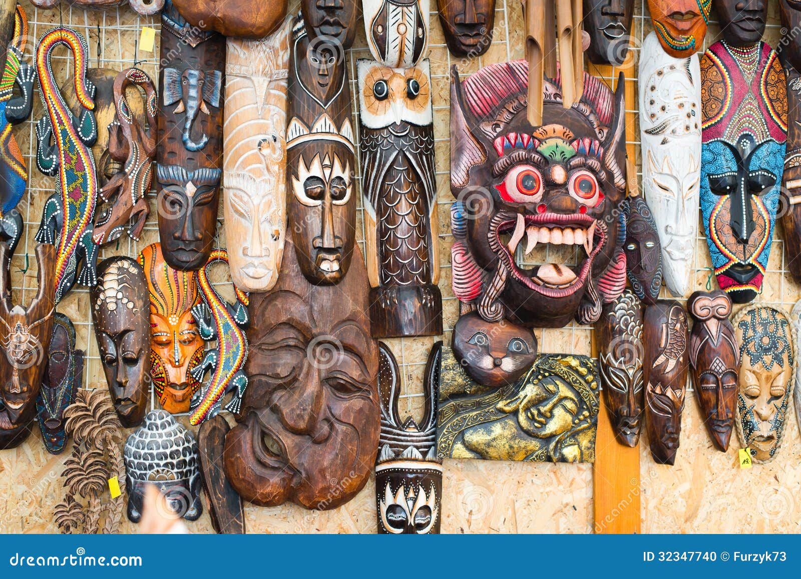 Afrikaanse maskers stock foto. Image of decoratie, masker - 32347740