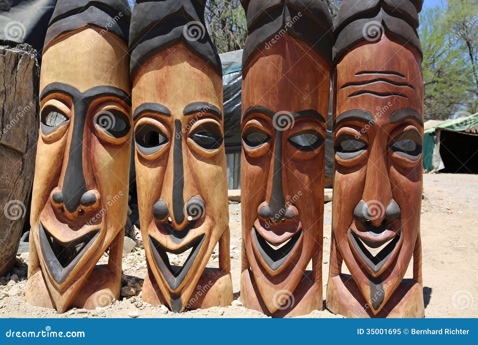 Afrikaanse Maskers redactionele afbeelding. Image of herinneringen ...