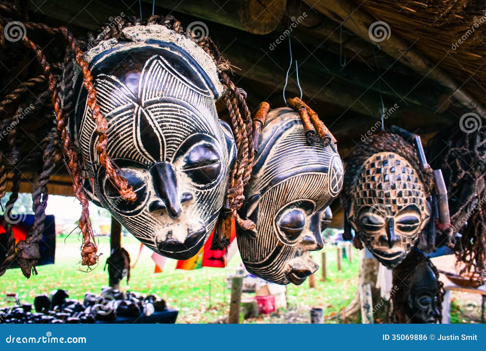 Afrikaanse Maskers stock foto. Image of mensen, keet - 35069886