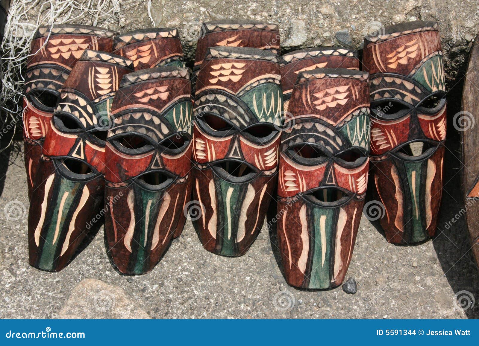 Afrikaanse Maskers stock foto. Image of verkoper, ontwerpen - 5591344