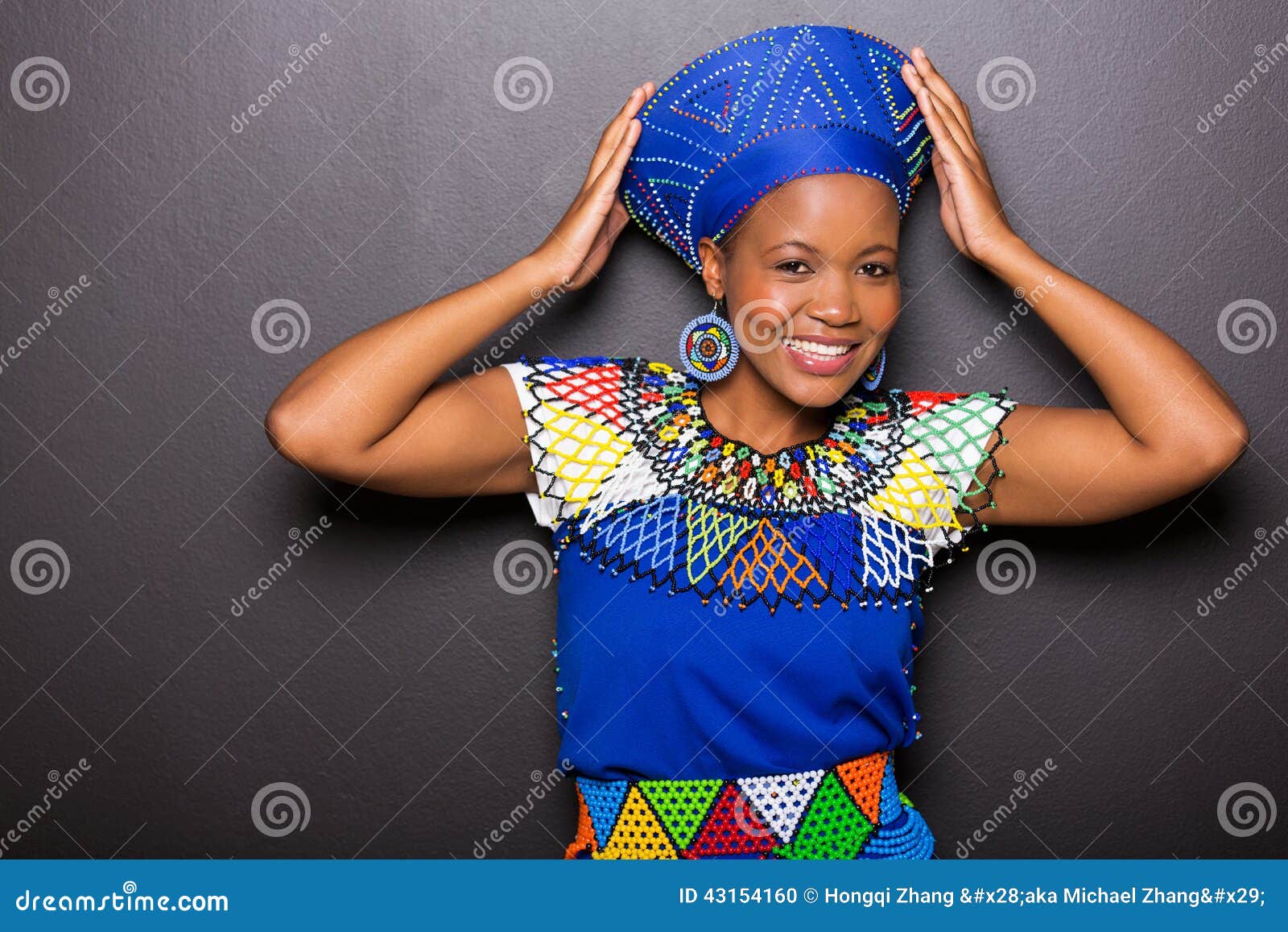 Afrikaanse Model Traditionele Kledij Stock Foto - Image of aanbiddelijk ...