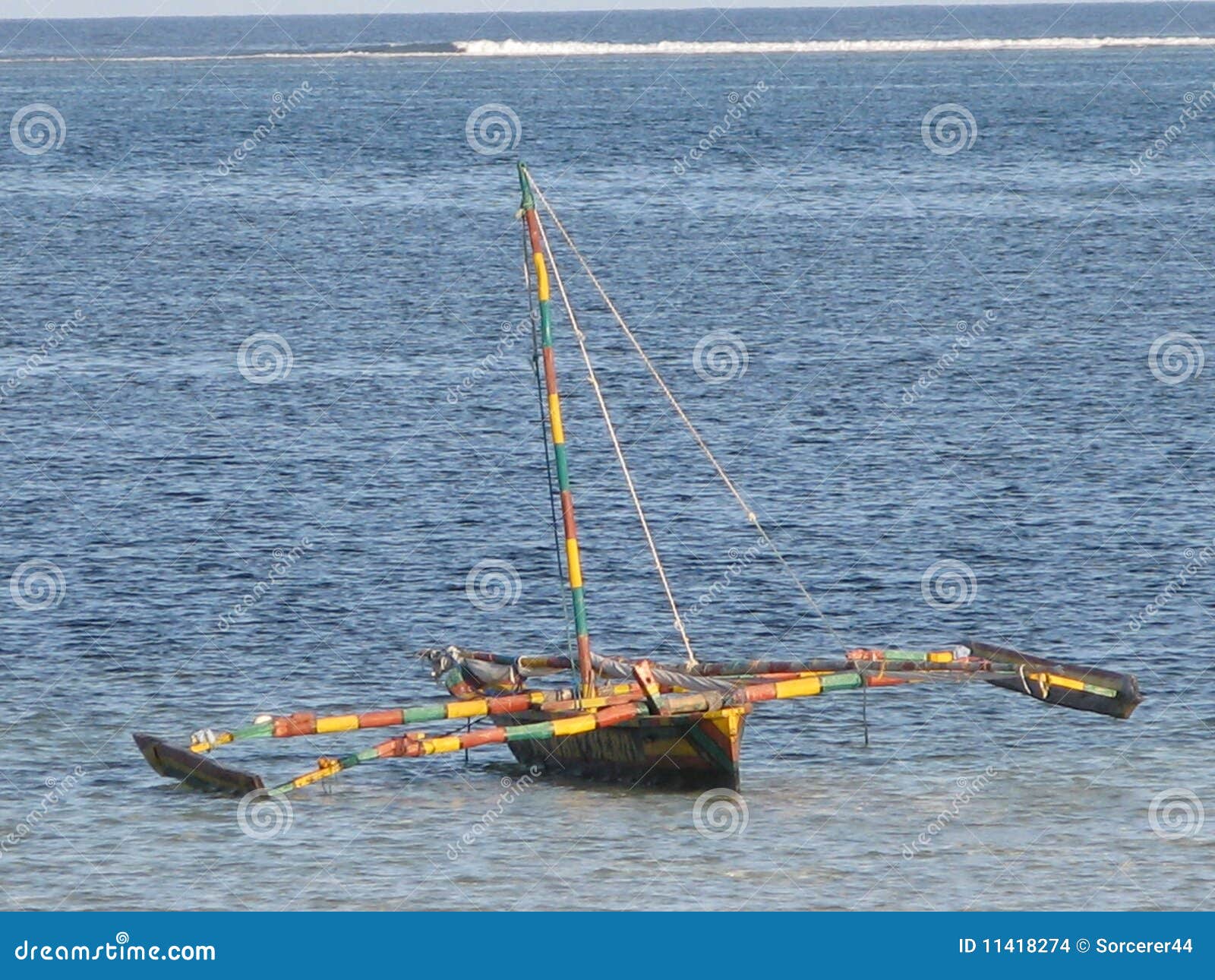 Afrikaanse Vissersboot stock foto. Image of hout, oceaan - 11418274