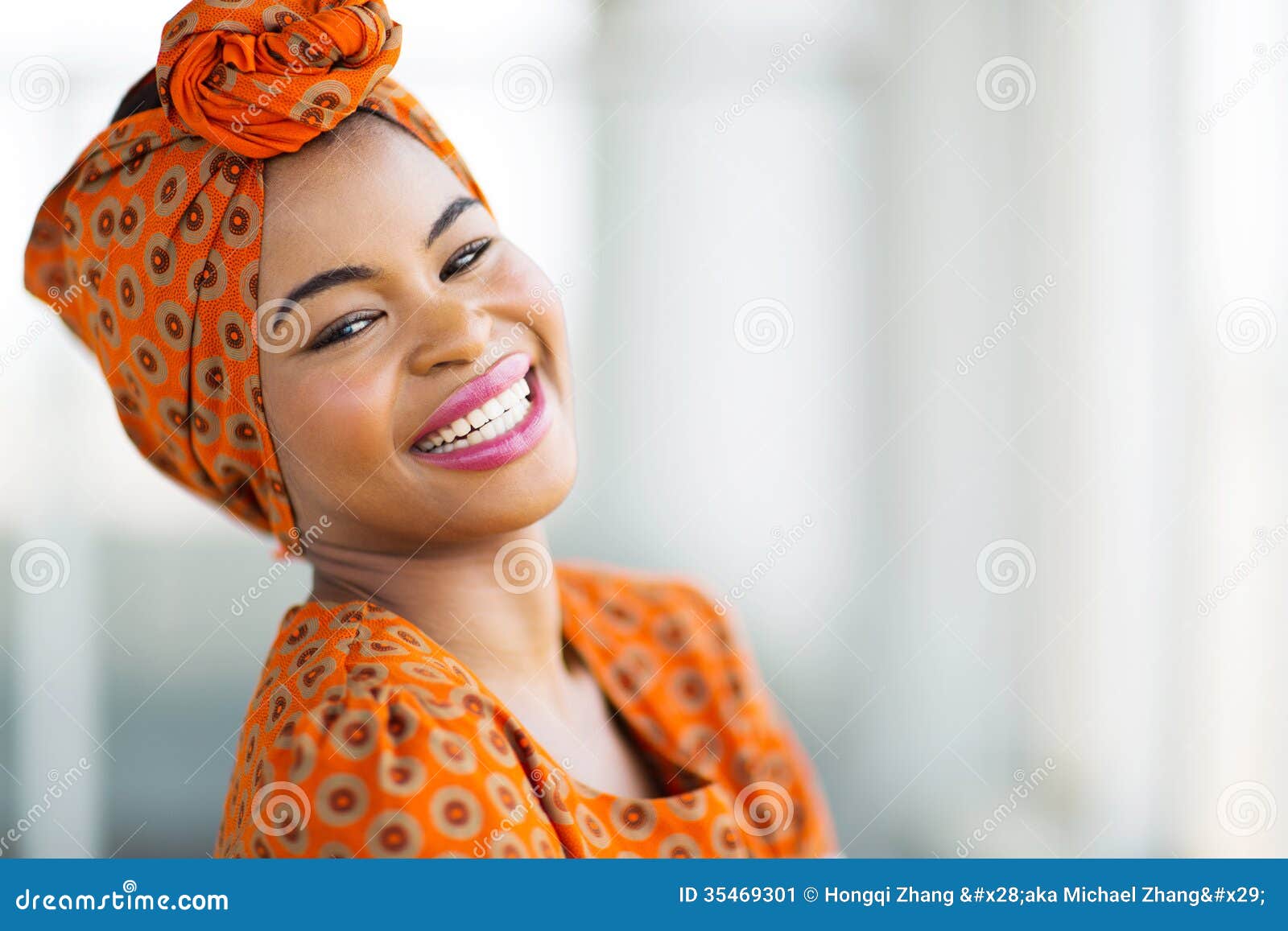 Afrikaanse Vrouwen Traditionele Kledij Stock Afbeelding - Image of ...