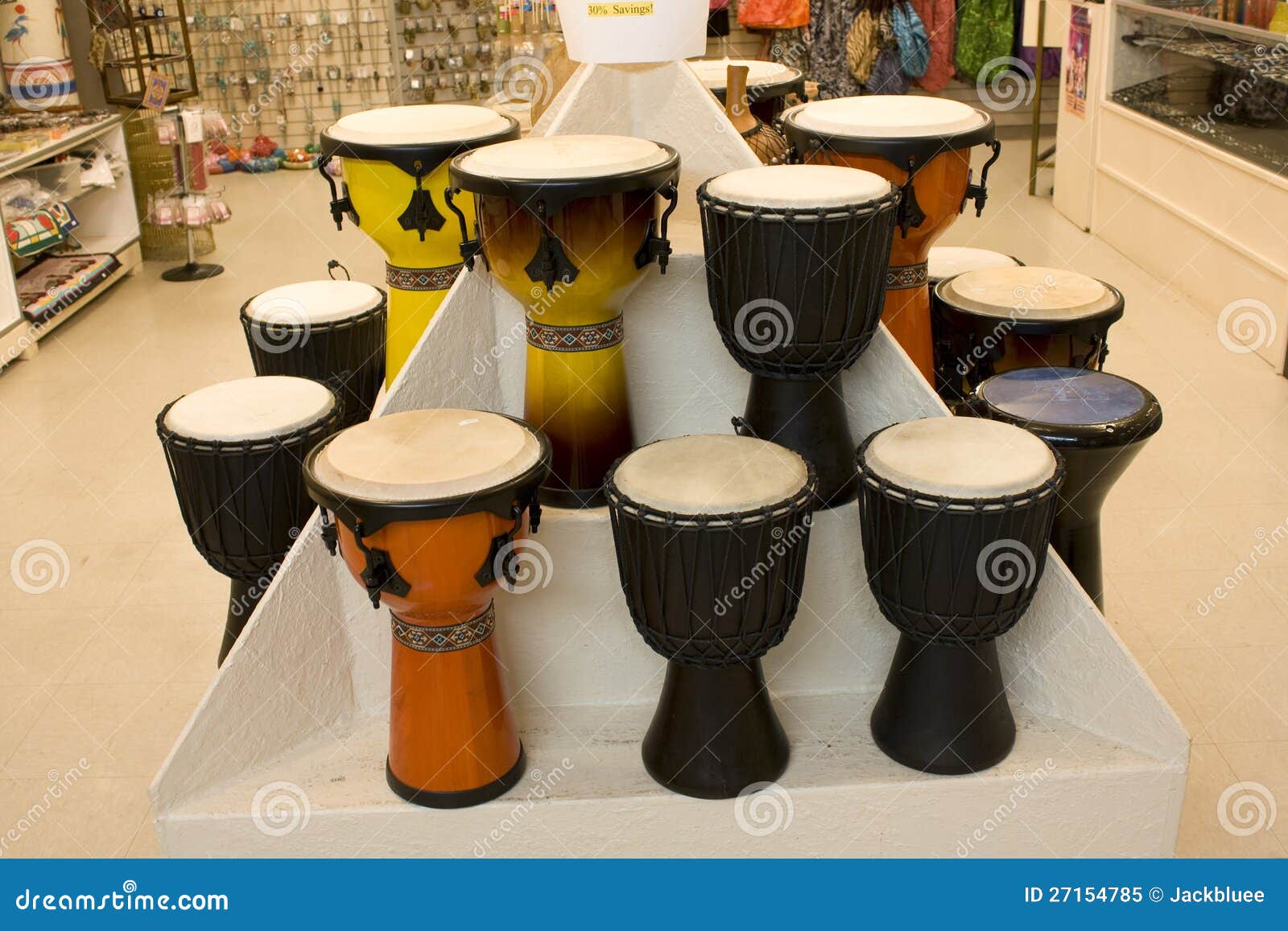 Afrikanische Trommeln stockbild. Bild von beleuchtung - 27154785