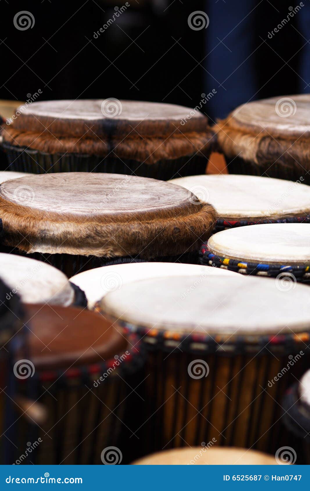 Afrikanische Trommeln stockbild. Bild von trommel, haut - 6525687