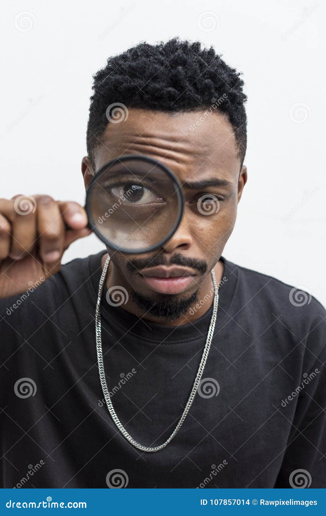 Afrikanischer Mann, Der Mit Einer Lupe Spielt Stockfoto - Bild von ...