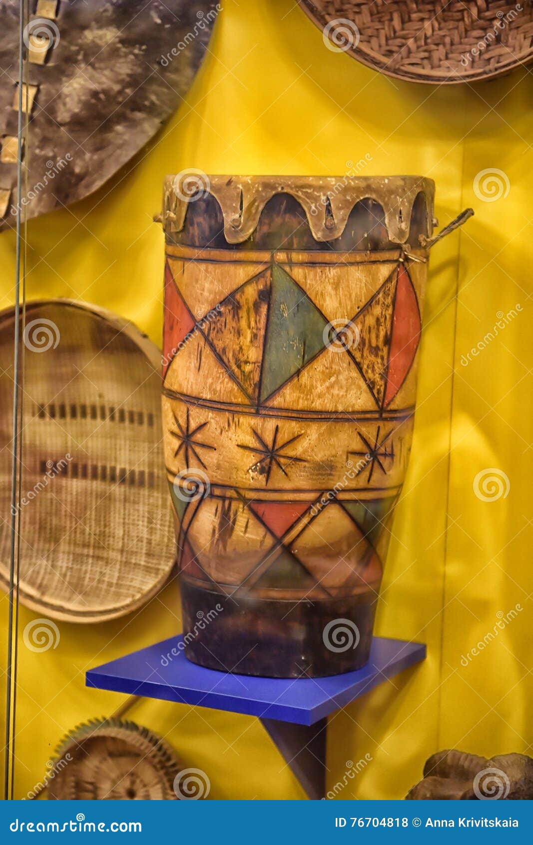 Afrikanska valsar arkivfoto. Bild av snidit, handhantverk - 76704818