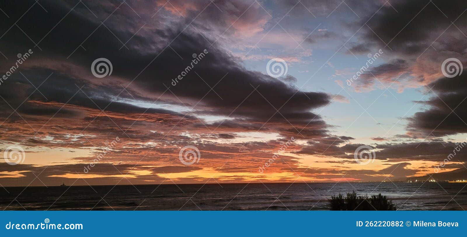 Afterglow Sky Dramatic Display Stock Photo - Image of shore, sunrise ...