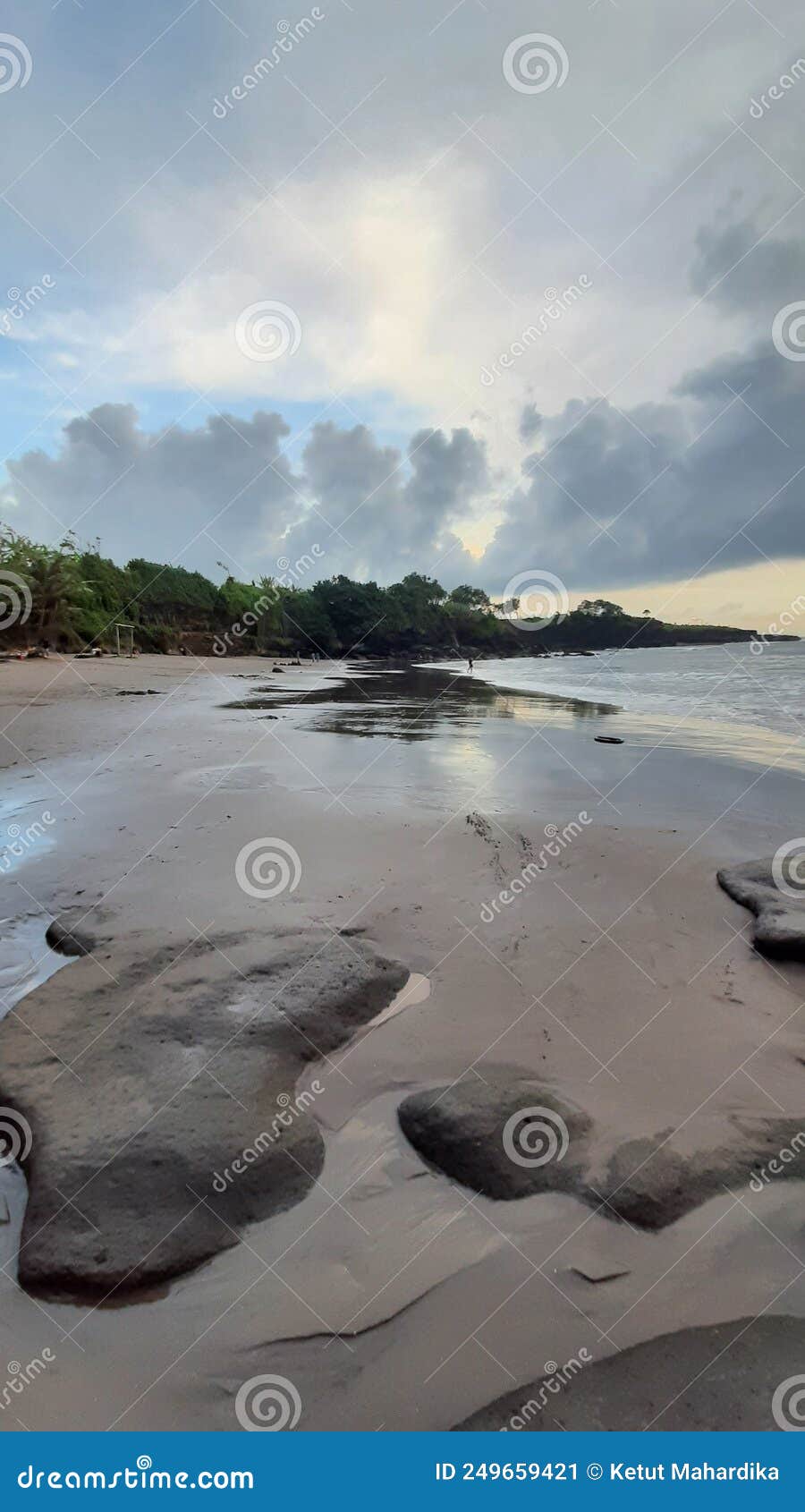 Afternoon Beach in Bali. stock image. Image of horizon - 249659421
