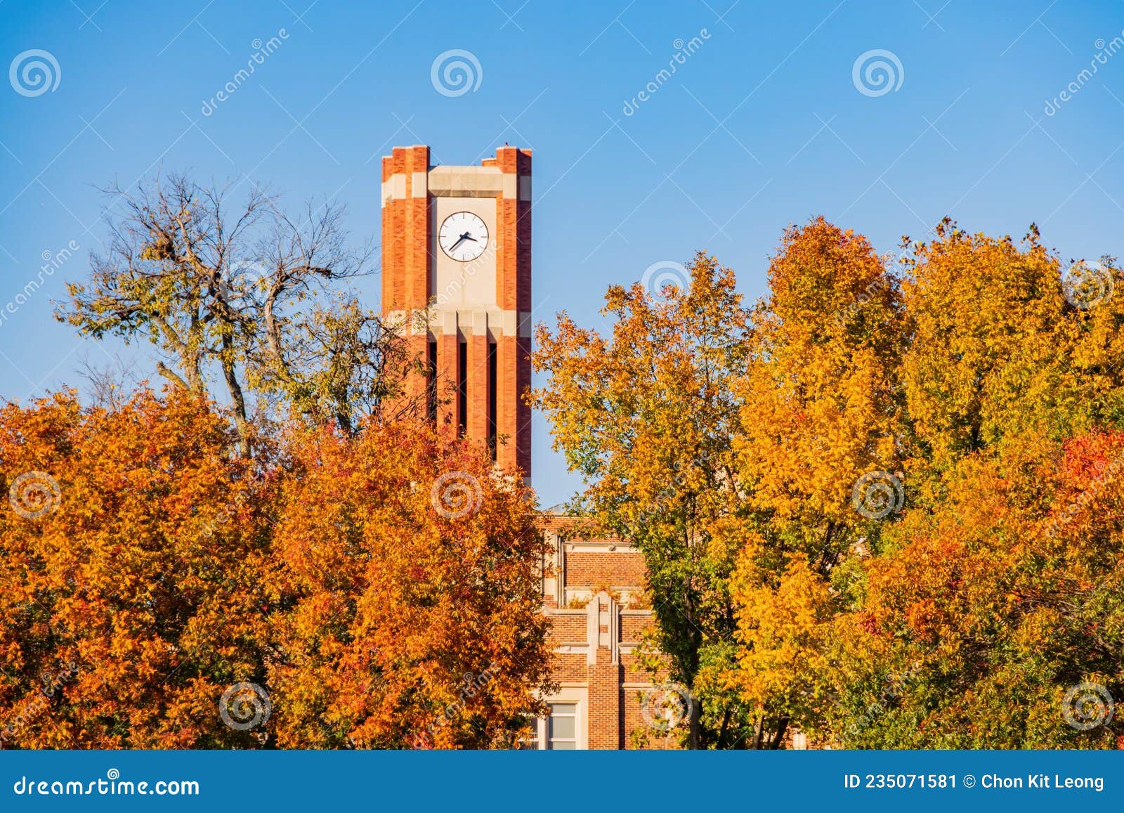 Afternoon View of the Clock Tower of Univeristy of Oklahoma Editorial ...