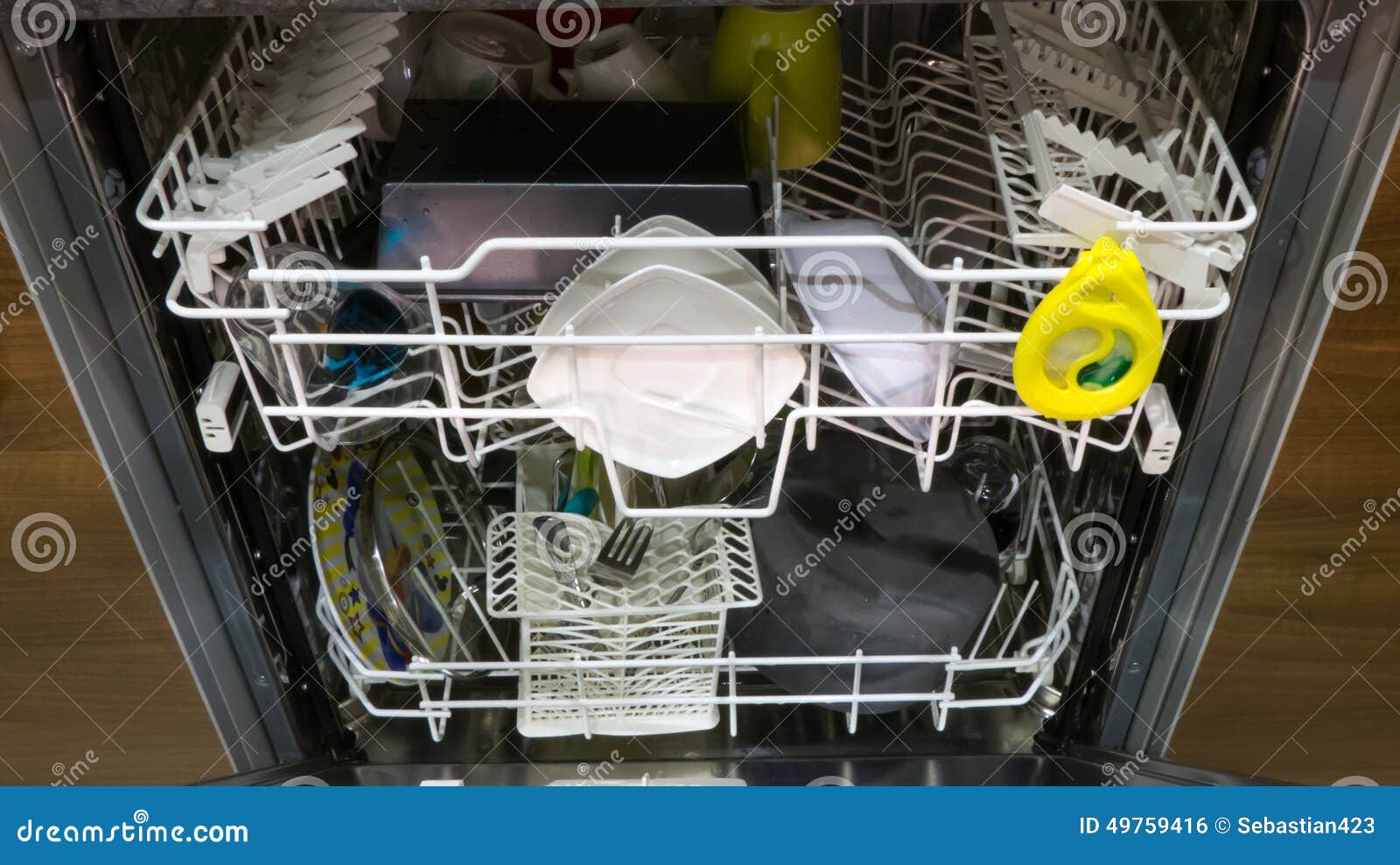 Afwasmachine stock foto. Image of schotel, messen, glas - 49759416