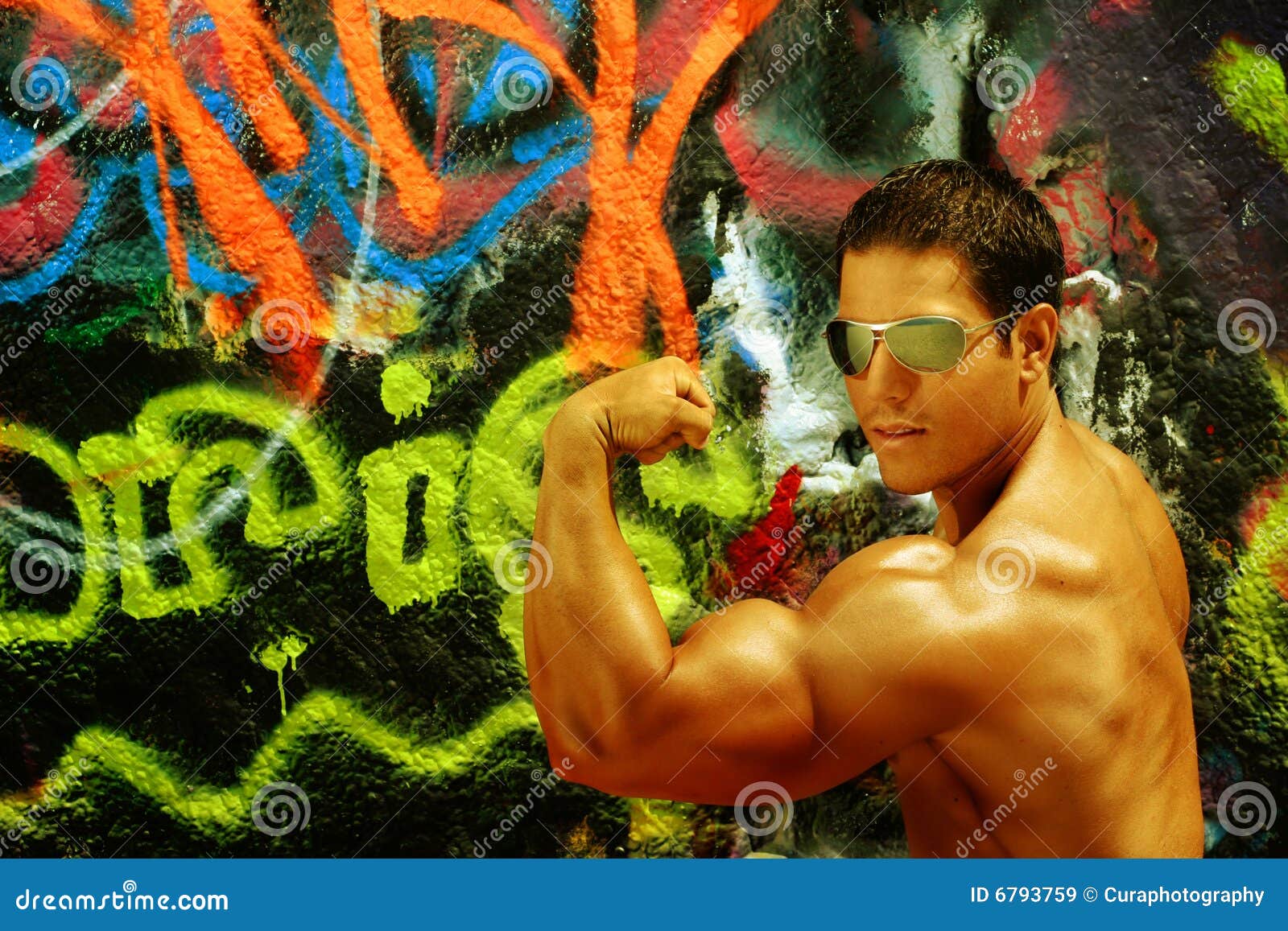 Against Body Builder Graffiti 库存图片 - 图片 包括有 全能, 英俊: 6793759