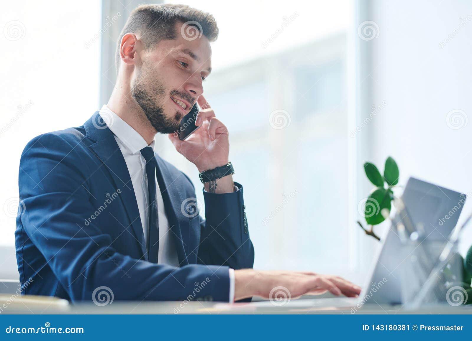 Agent at work stock image. Image of communication, phoning - 143180381