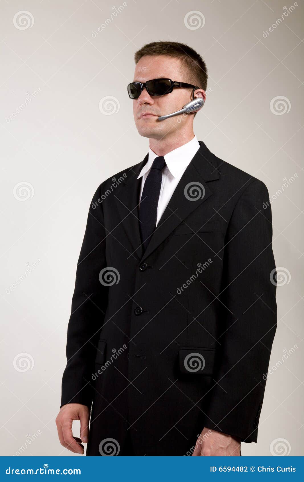 Agente secreto observando foto de stock. Imagem de isolado - 6594482