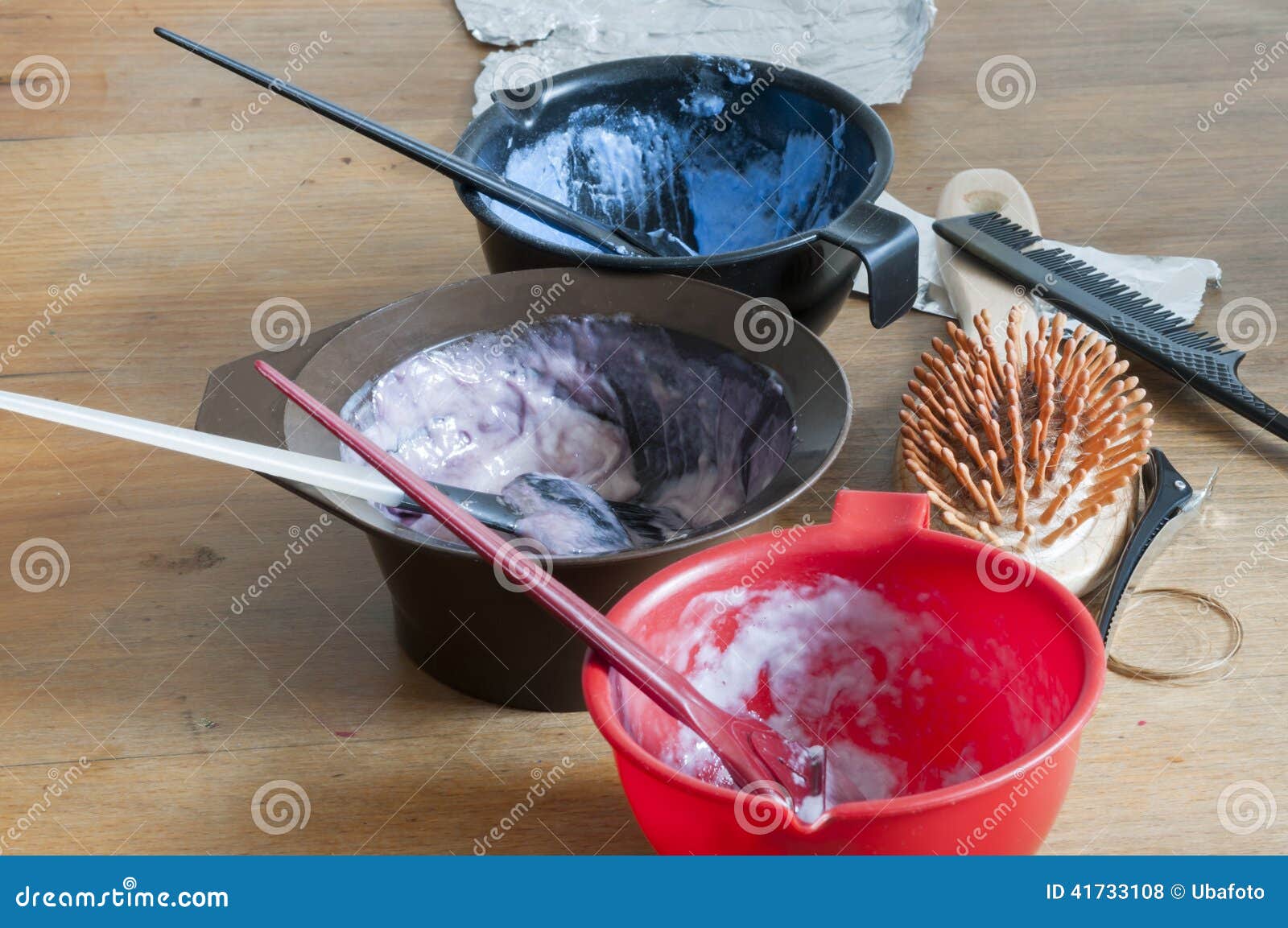 Agentes De Colorante Para El Pelo Foto de archivo - Imagen de peine ...