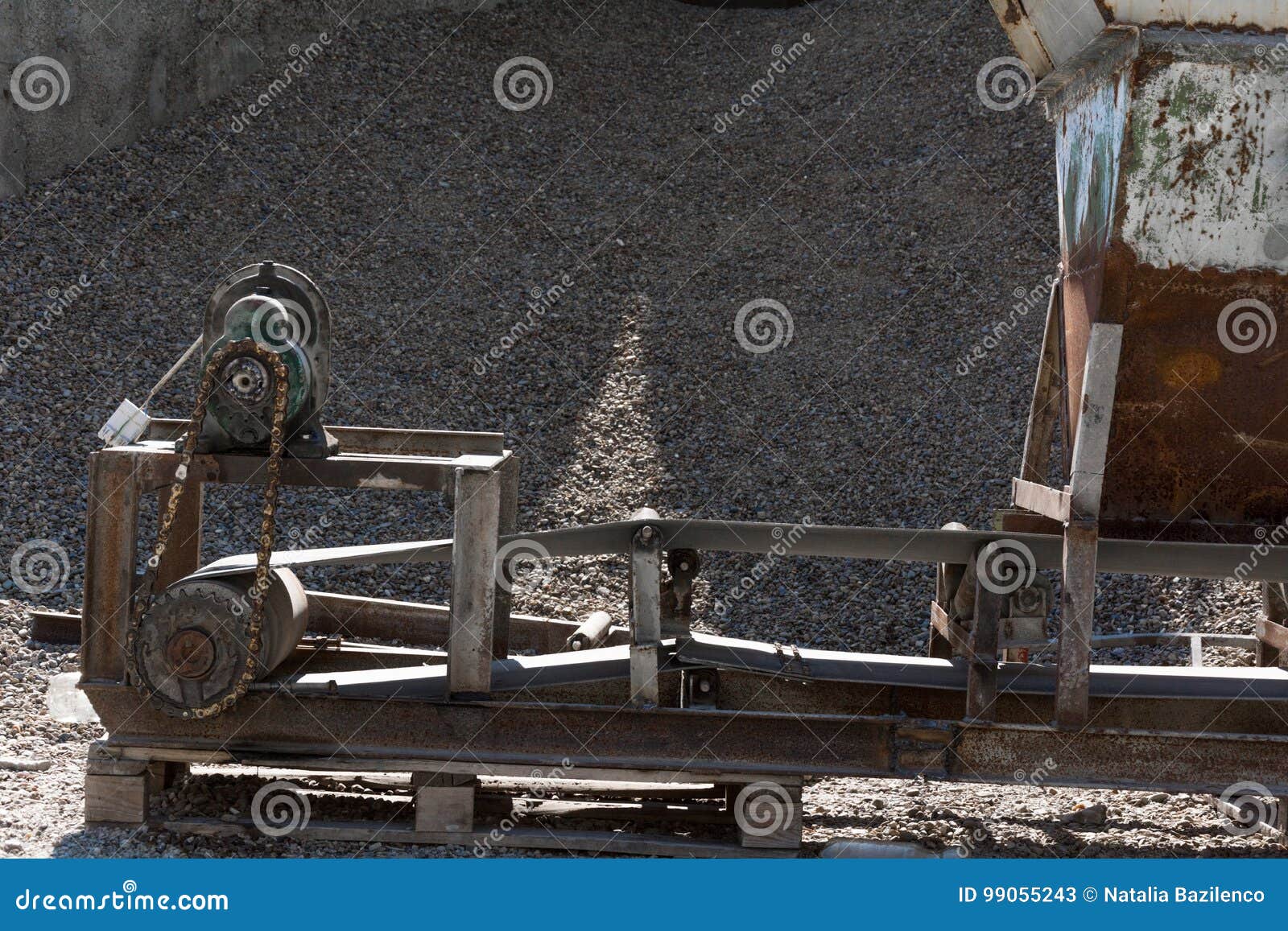 Aggregate Sifting and Packaging Stock Image - Image of building ...