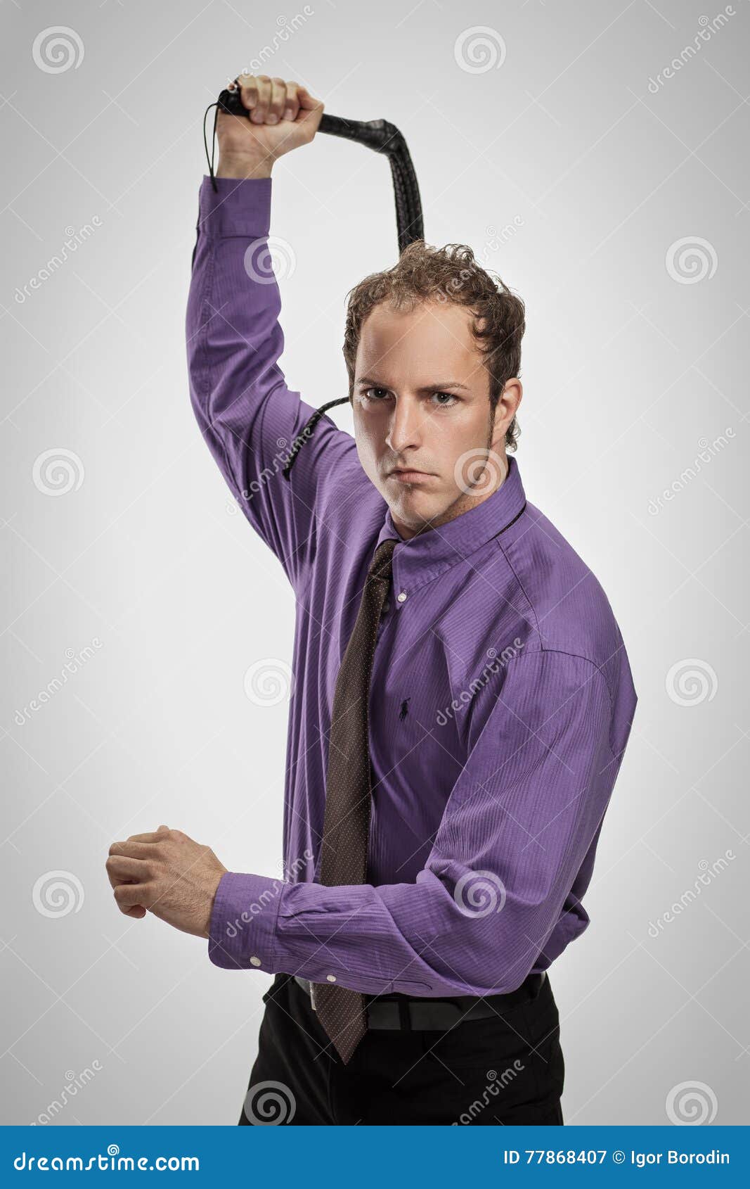 Aggressiver Mann Mit Einer Schwarzen Peitsche Stockbild - Bild von ...